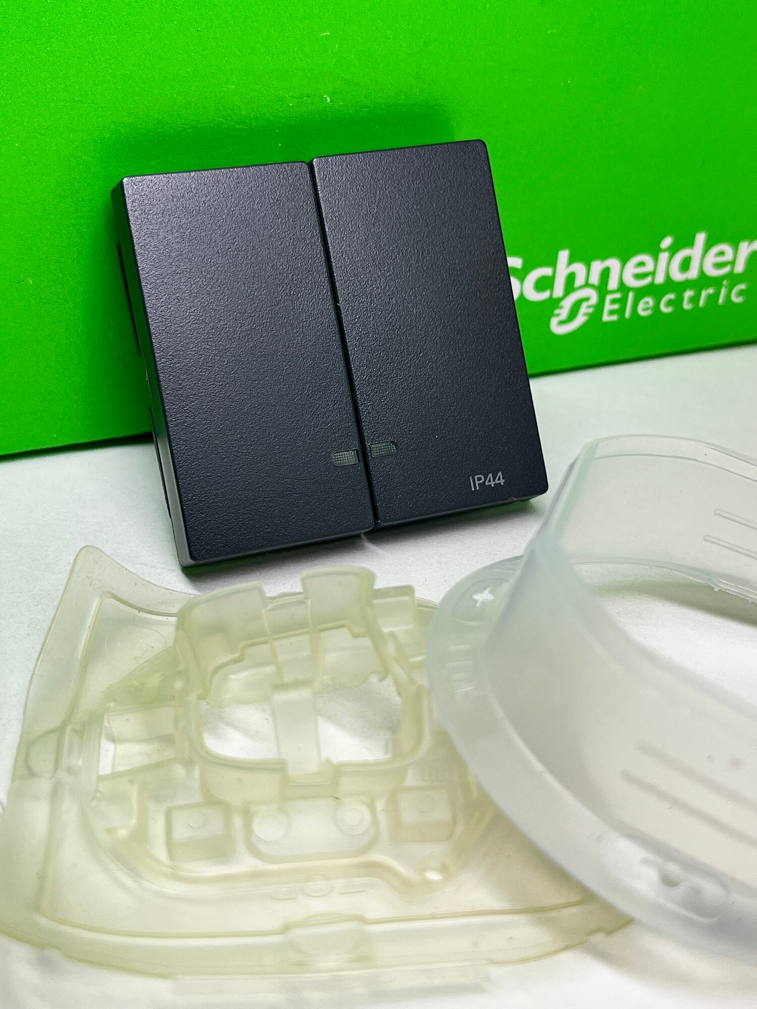 Клавиша IP44 Schneider Electric Merten System M двойная с окном индикации. Антрацит MTN3424-0414