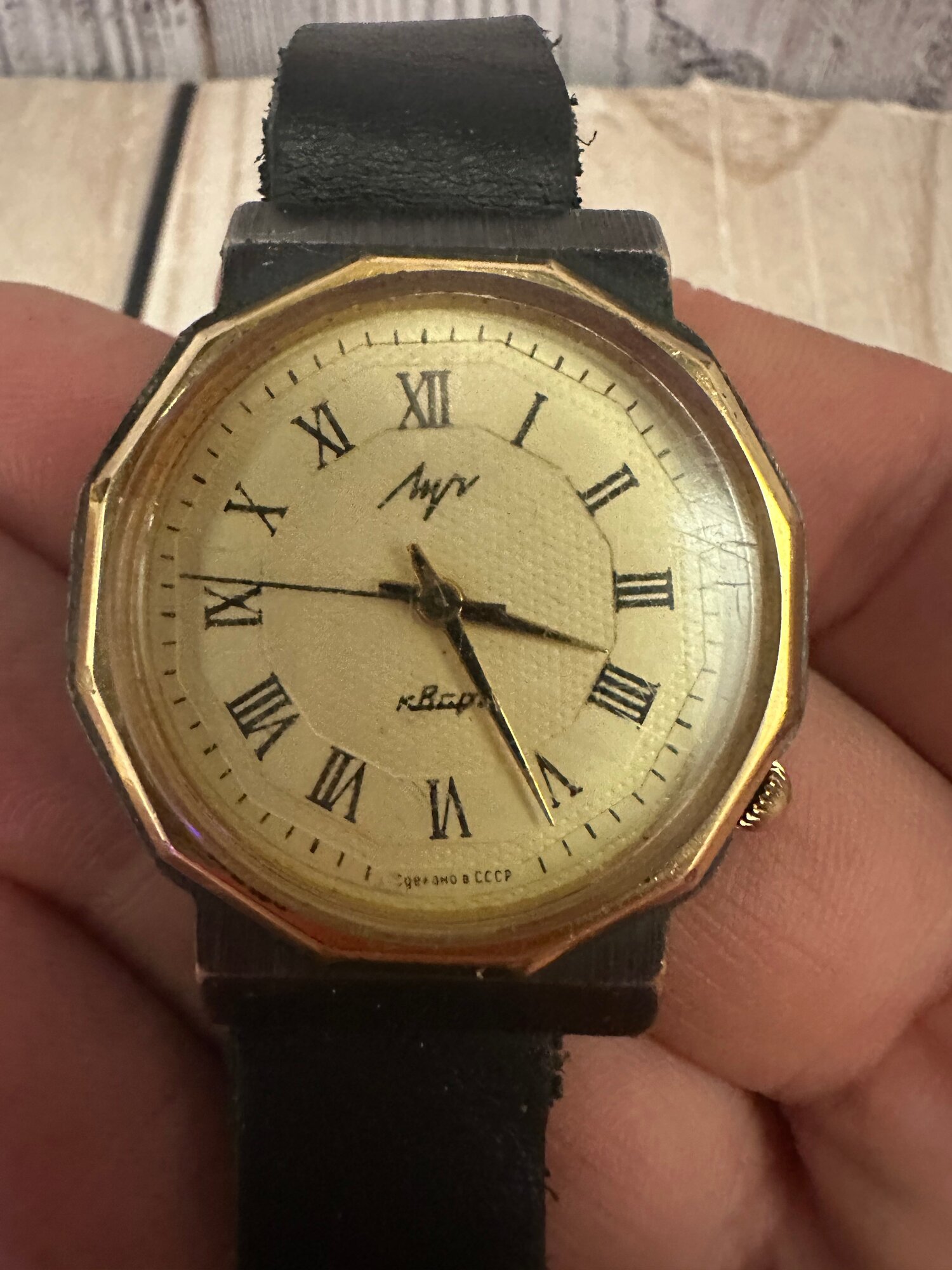 Часы Заря кварц ссср винтажные шикарные на родном ремешке