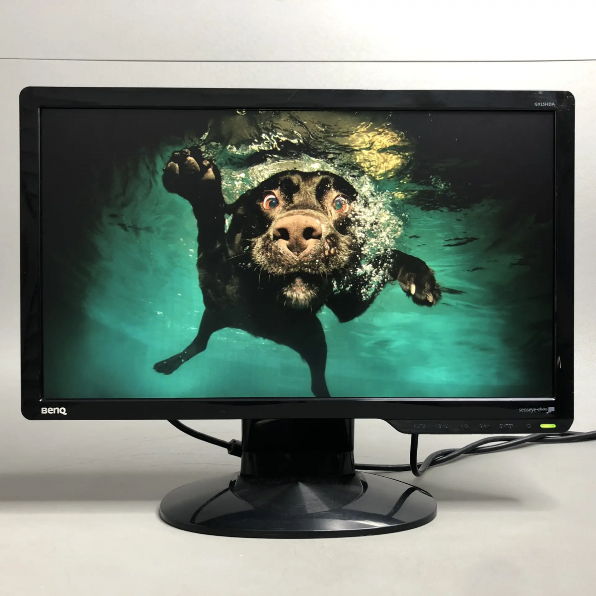 18.5" Монитор BenQ G925HDA, 1366x768, TN+film, черный