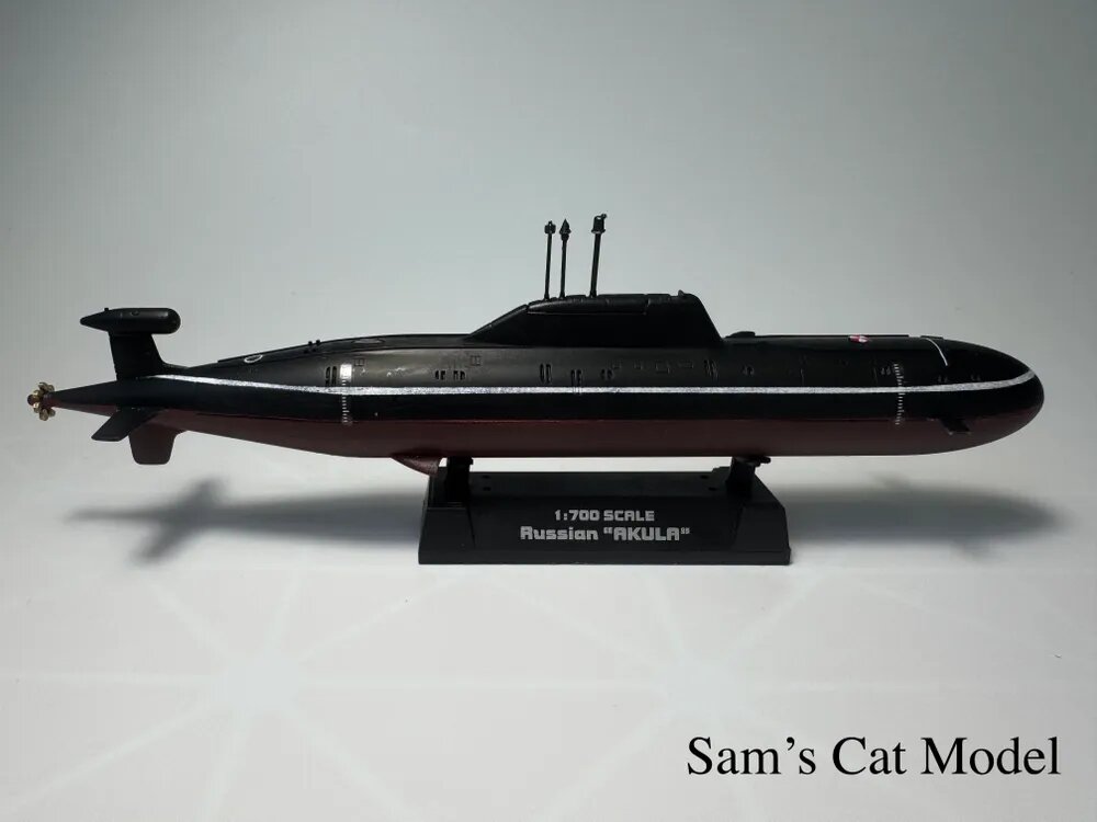 Модель советской атомной подводной лодки проекта Акула в масштабе 1:700