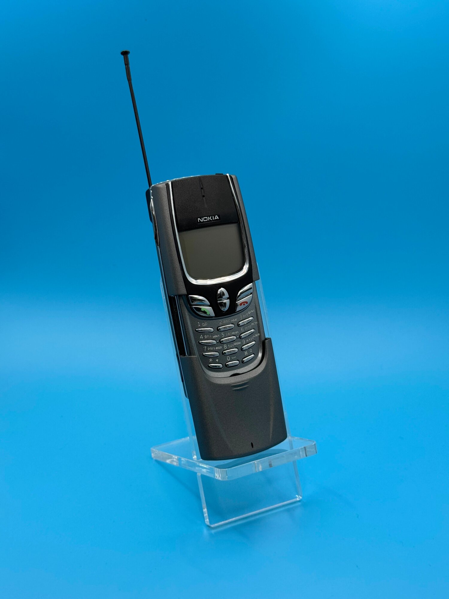 Мобильный телефон Nokia 8890
