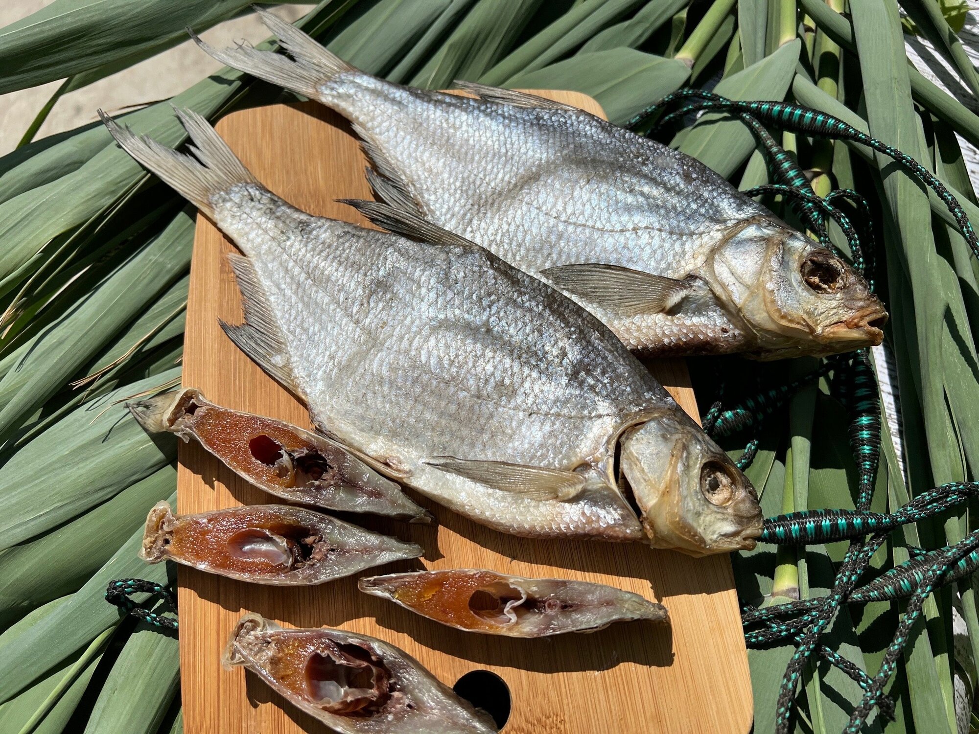 Вяленый лещ, Астраханская, 1000г, с икрой, вяленый, срок годности 180 дней