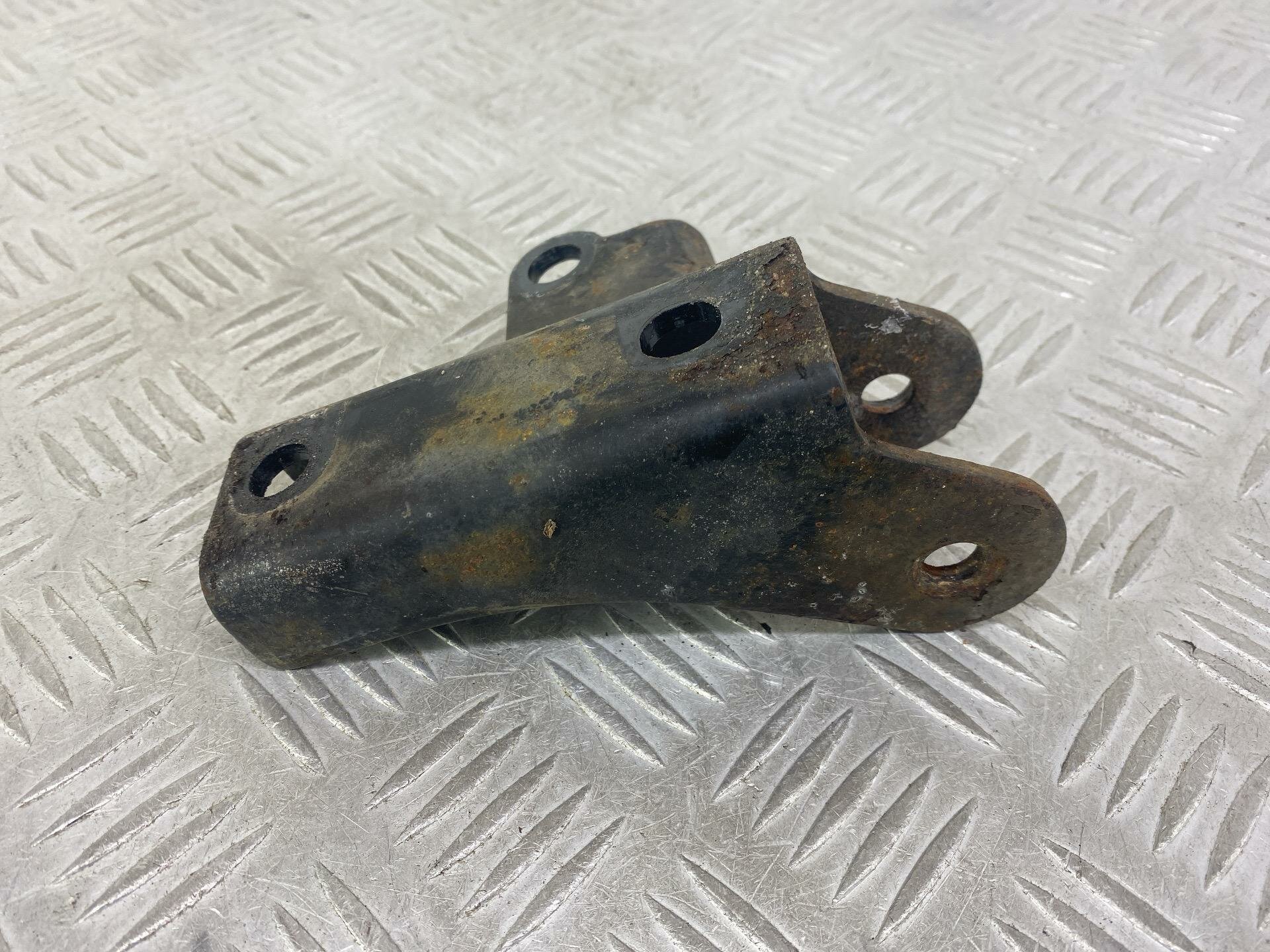 Кронштейн коробки (балка кпп) Hyundai Getz 1 2005