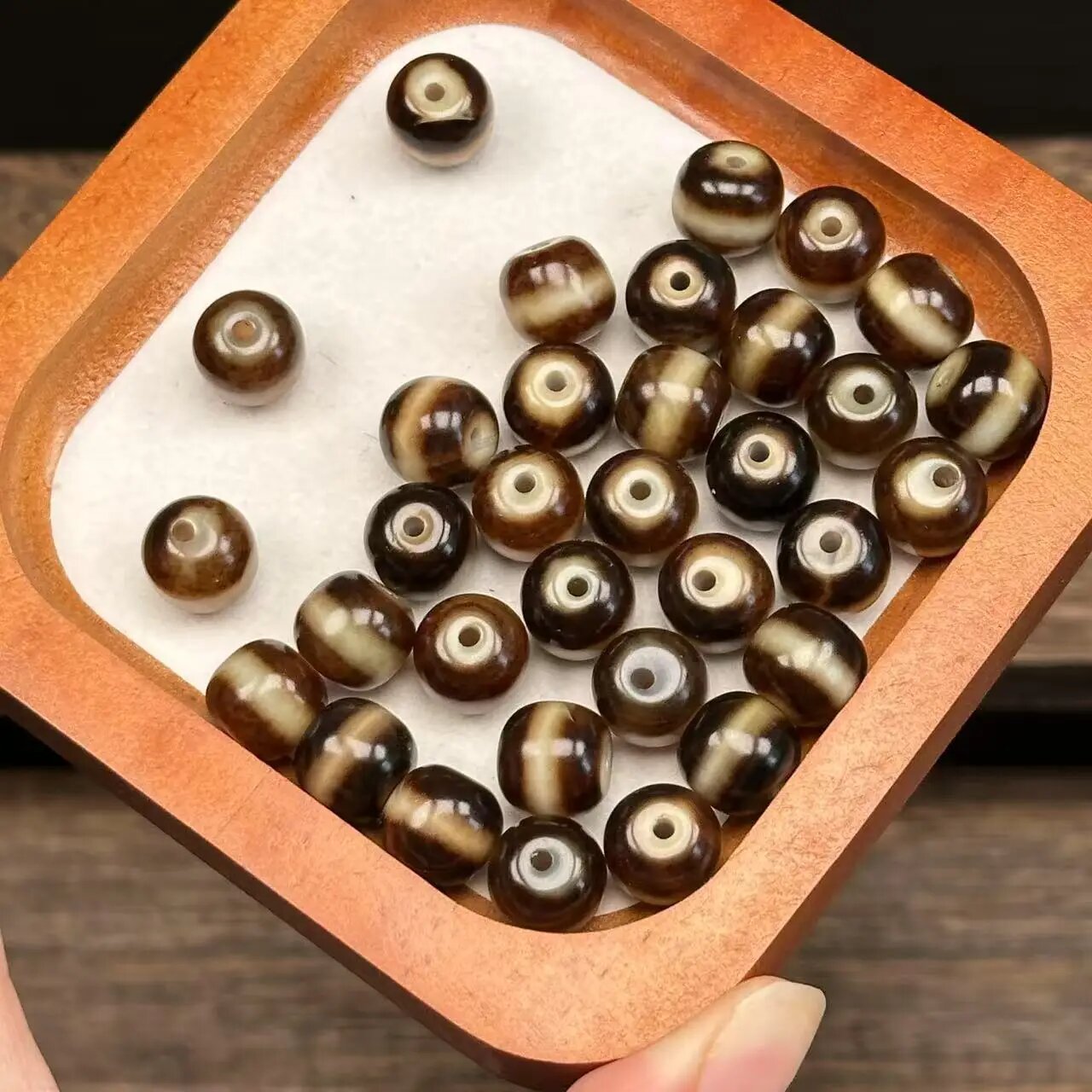 Натуральный тибетский агат, оникс, бусины Дзи, ювелирные изделия для мужчин и женщин, изготовление браслетов своими руками, ожерелье 10x11 мм, 10 шт./пакет, продается в сумке