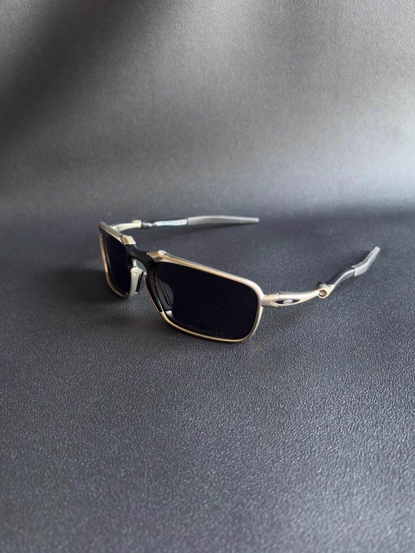 Поляризованные солнцезащитные очки Oakley X-Metal Badman
