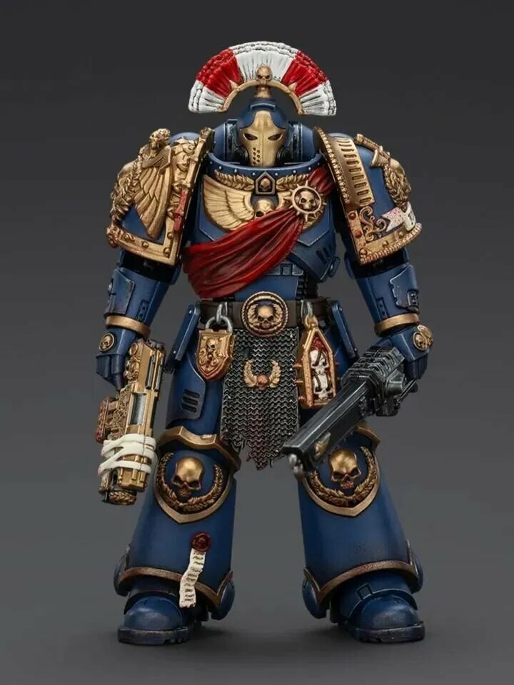 Фигурка JOYTOY Warhammer 40,000: Space Marine II Ultramarines Relic Secundus Armour with Artificer bolt rifle, chainsword and bolt pistol