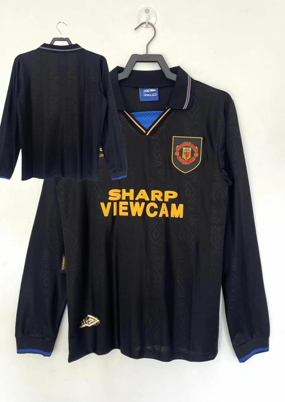 Ретро: Форма футбольная 1993 - 94 Манчестер Юнайтед в гостях с длинными черными рукавами