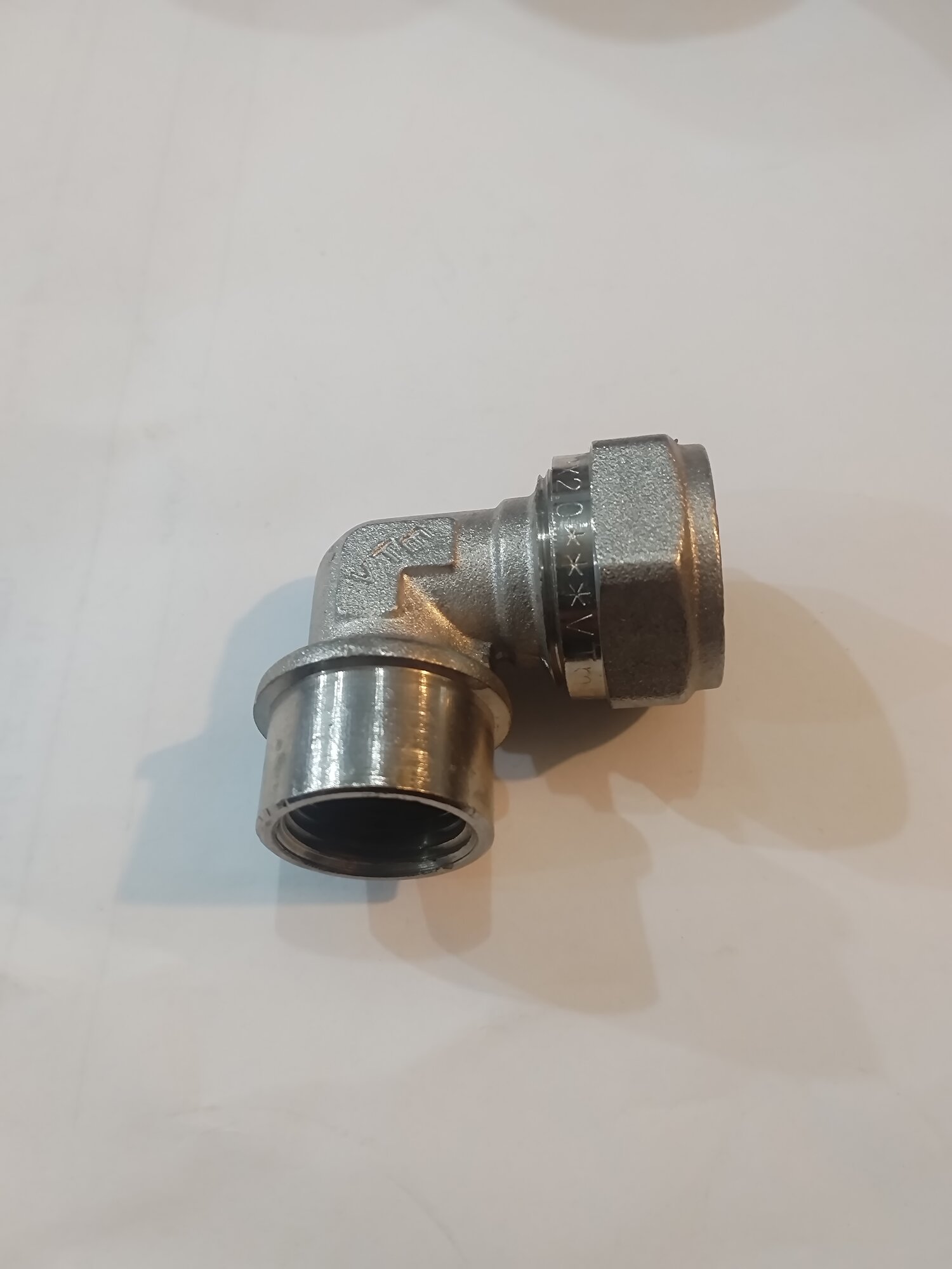 Уголок обжимной, для металлопластиковых труб, внутренний резьба, 20x1/2