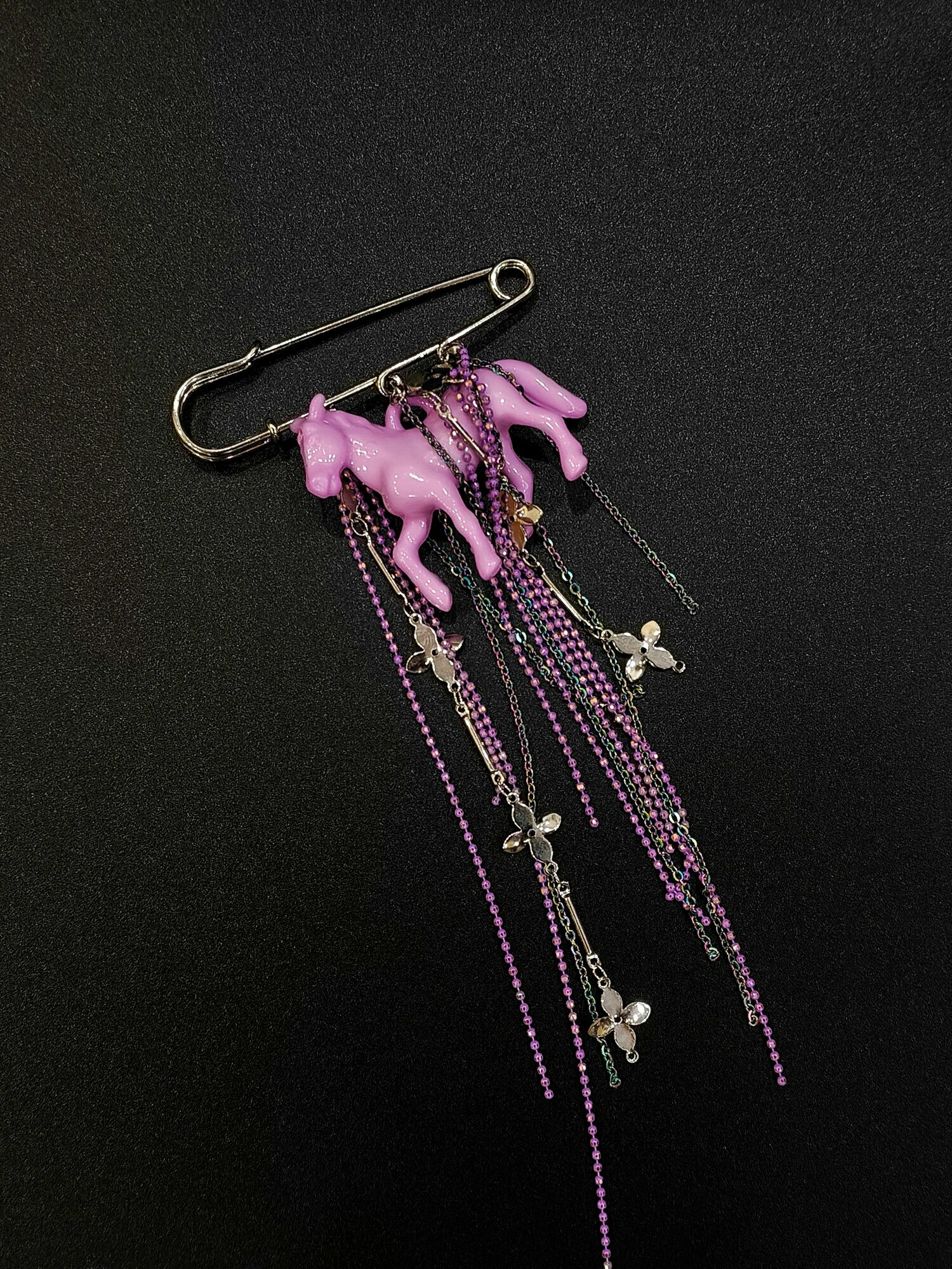 Брошь, бисер