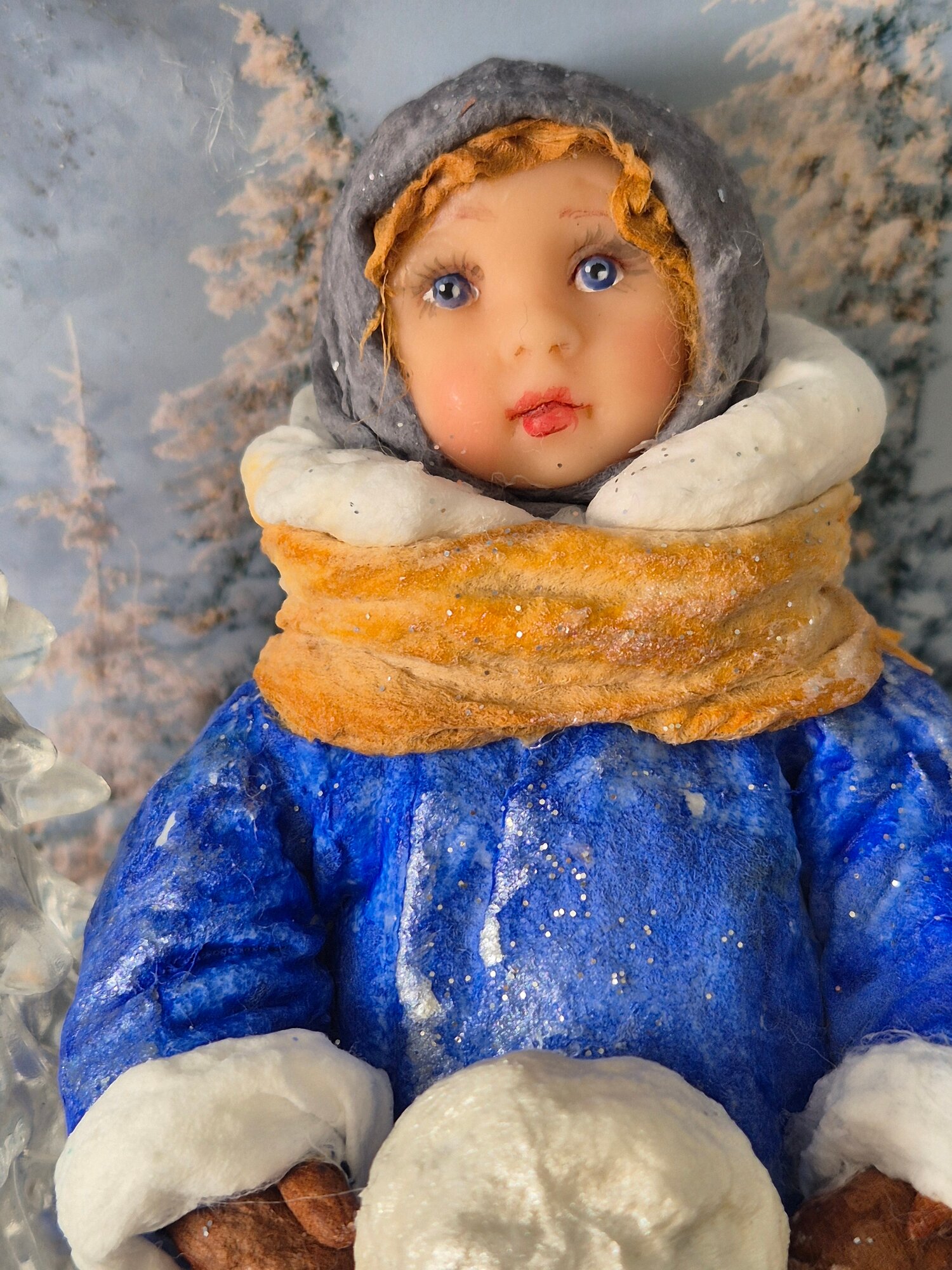 Ёлочная игрушка Affavatta, "Девочка со снежным комом", 12см, ручная роспись