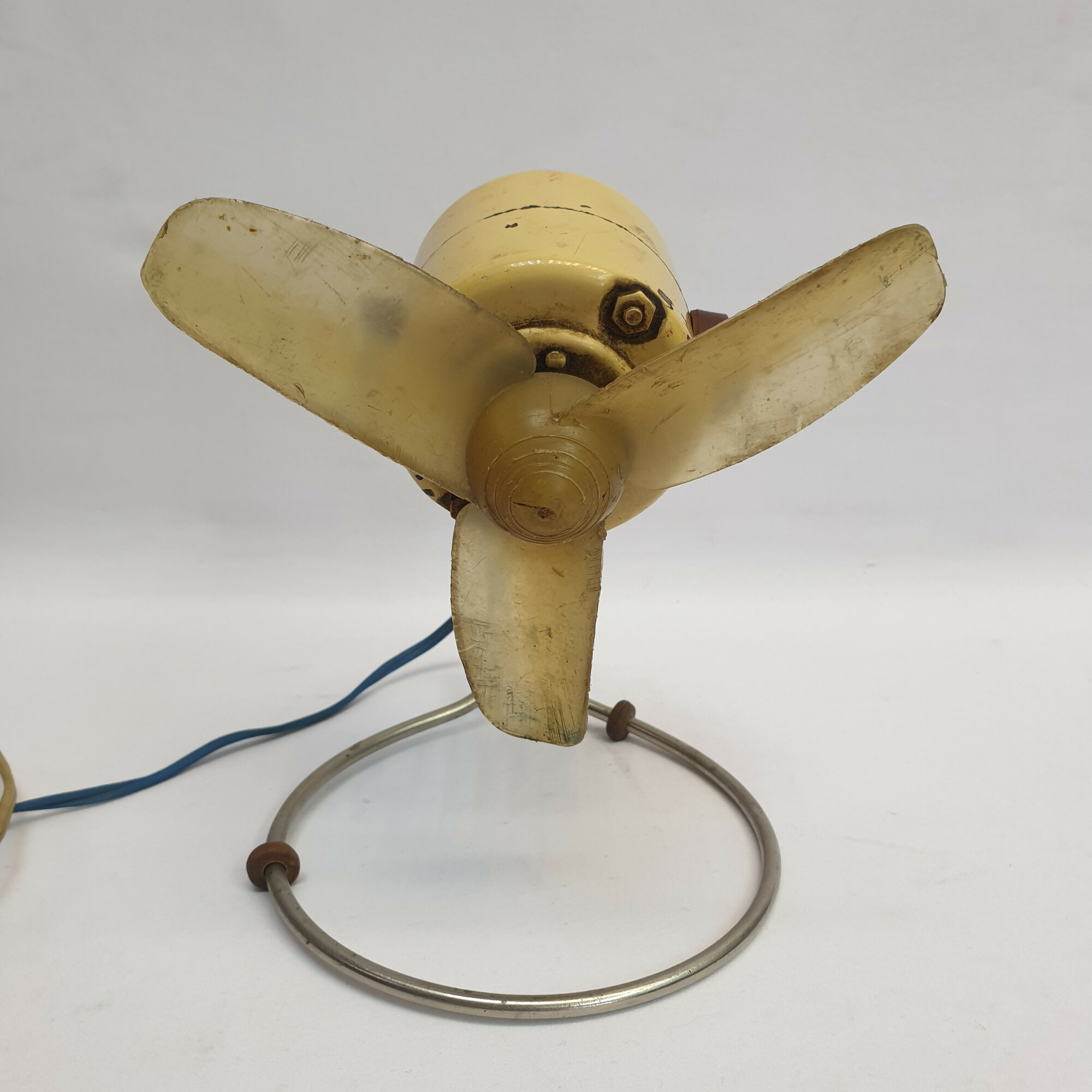 Винтажный вентилятор настольный рабочий, высота 18 см, СССР.