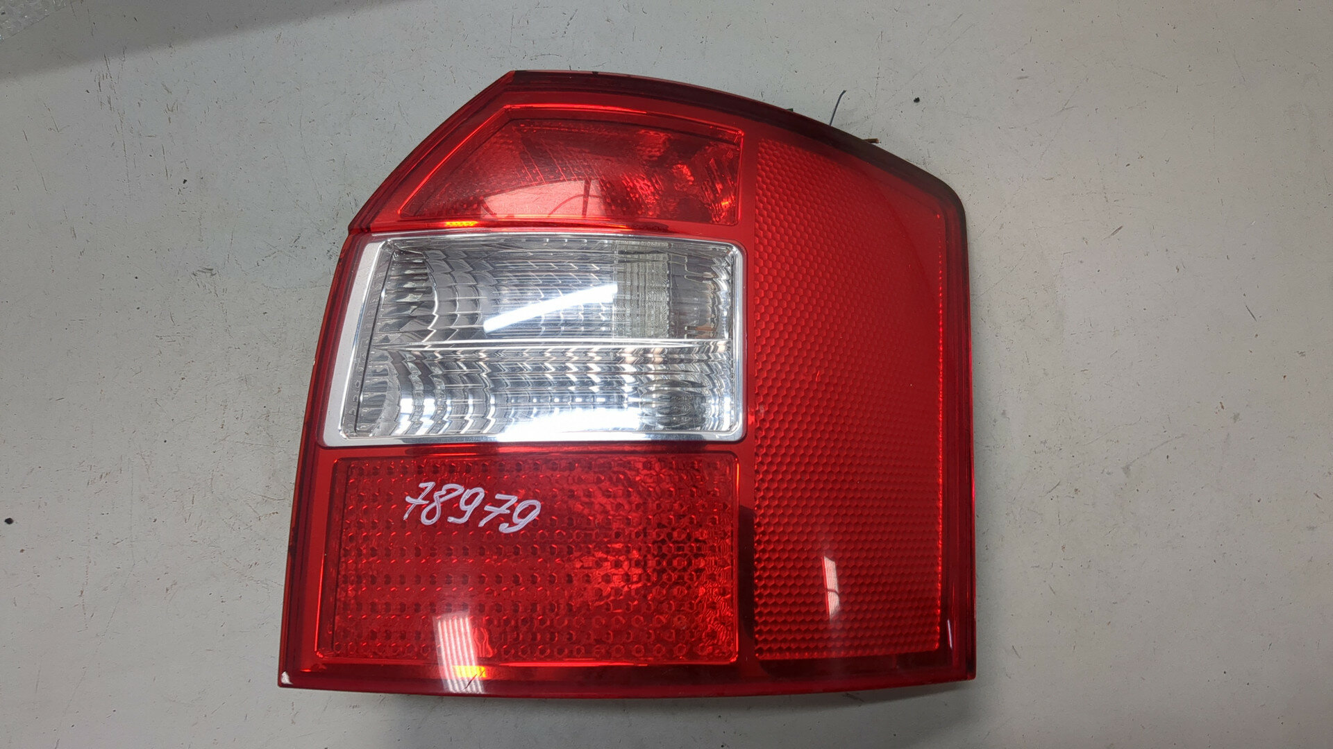 Фонарь (задний) правый Audi A4 (B6) Б/У