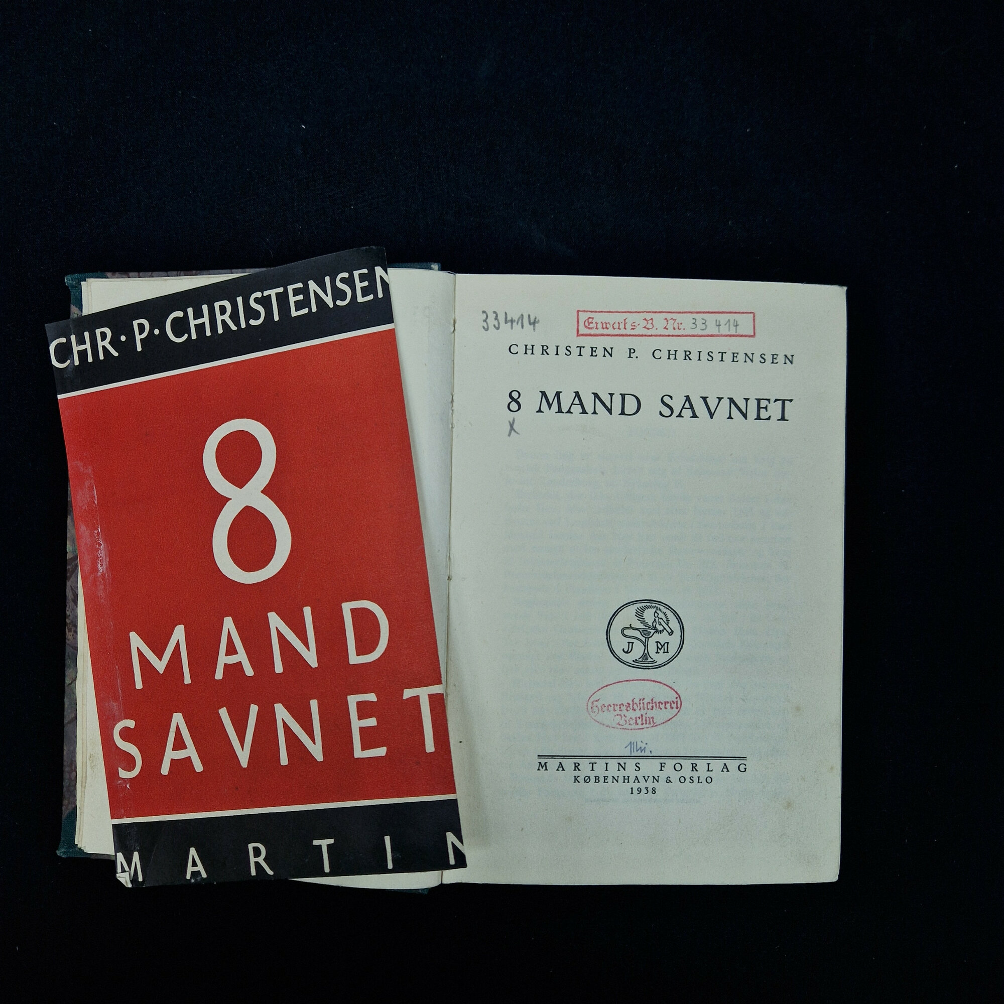 Винтажная иностранная книга Chr. P. Christensen «8 Mand Savnet», издание 1938 года. Это атмосферный