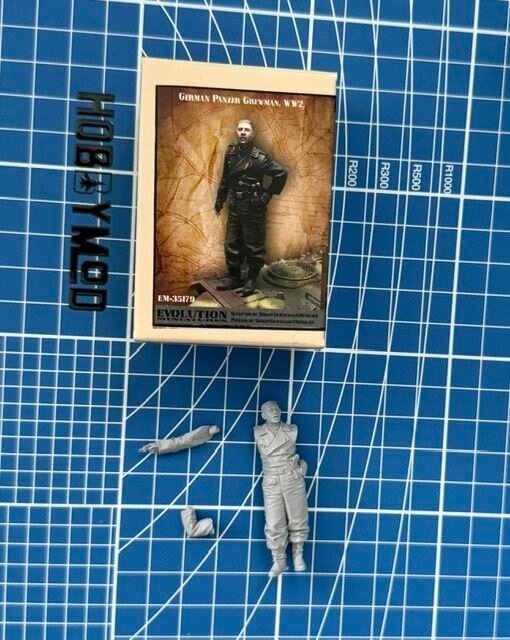 EM-35179 Фигурка для самостоятельной росписи 1:35 German Panzer Grewman . WW2
