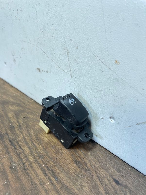 Кнопка стеклоподъемника правая Hyundai 621w03620 Б/У с пробегом