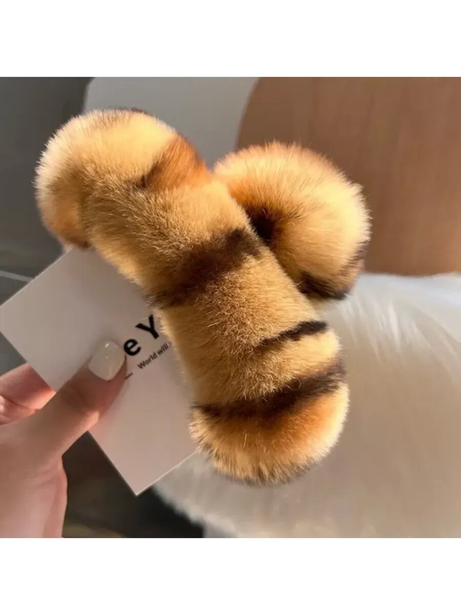Меховая заколка Camel leopard