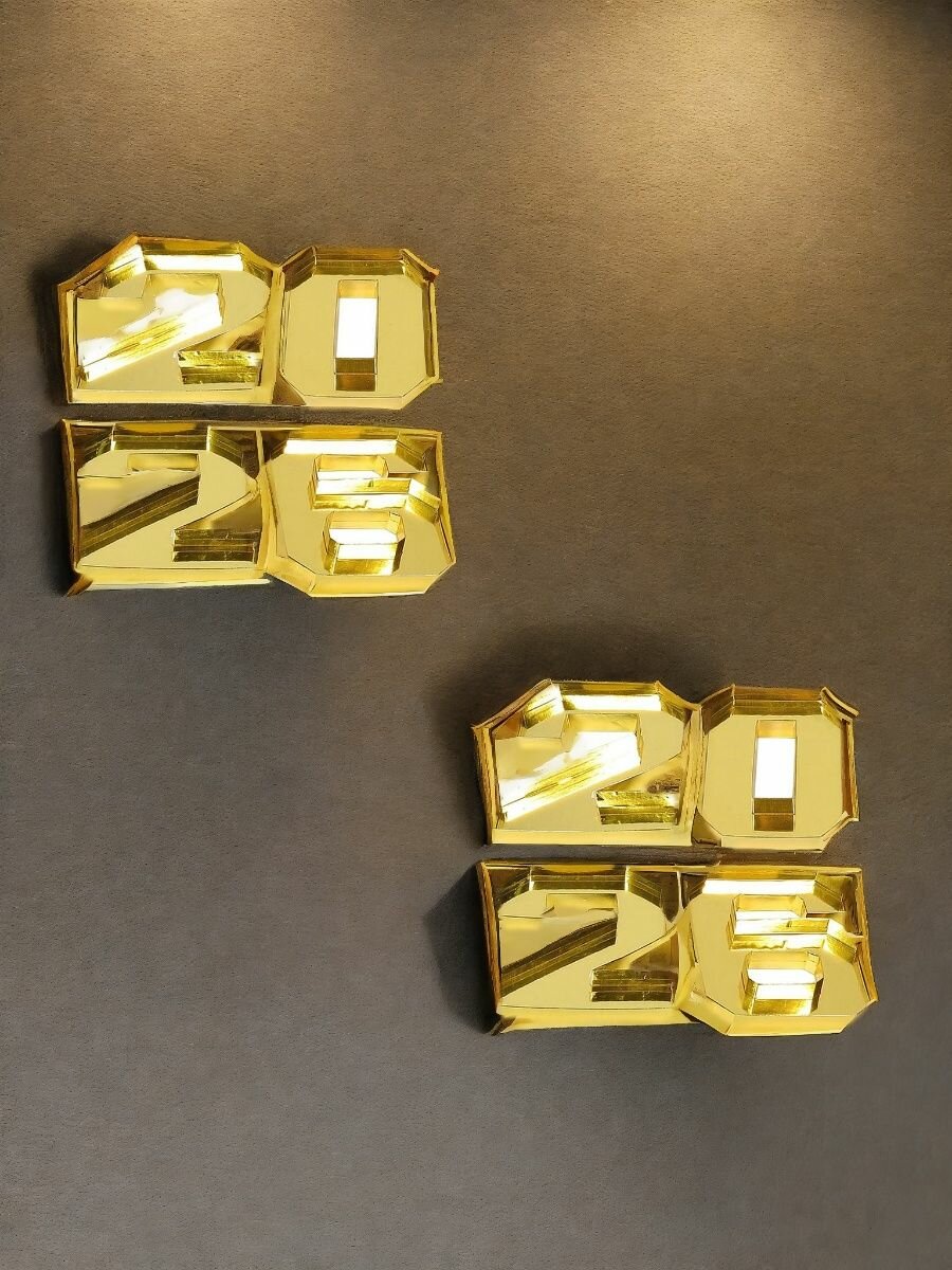 Набор из 2 золотистых коробок из картона с цифрами 2026 для декора