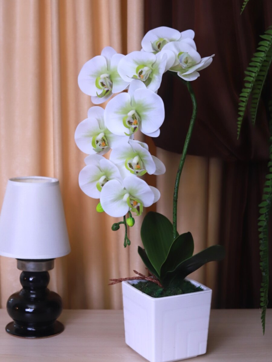 Искусственные цветы. Орхидея искусственная в кашпо для декора.