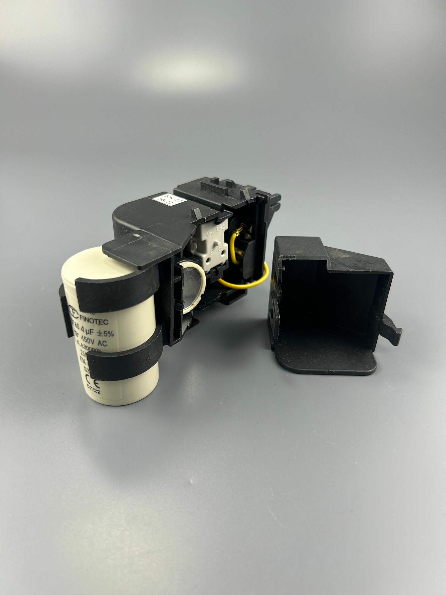 Блок пускозащитный КК13 (РКТ8) для холодильника Атлант 064114901212