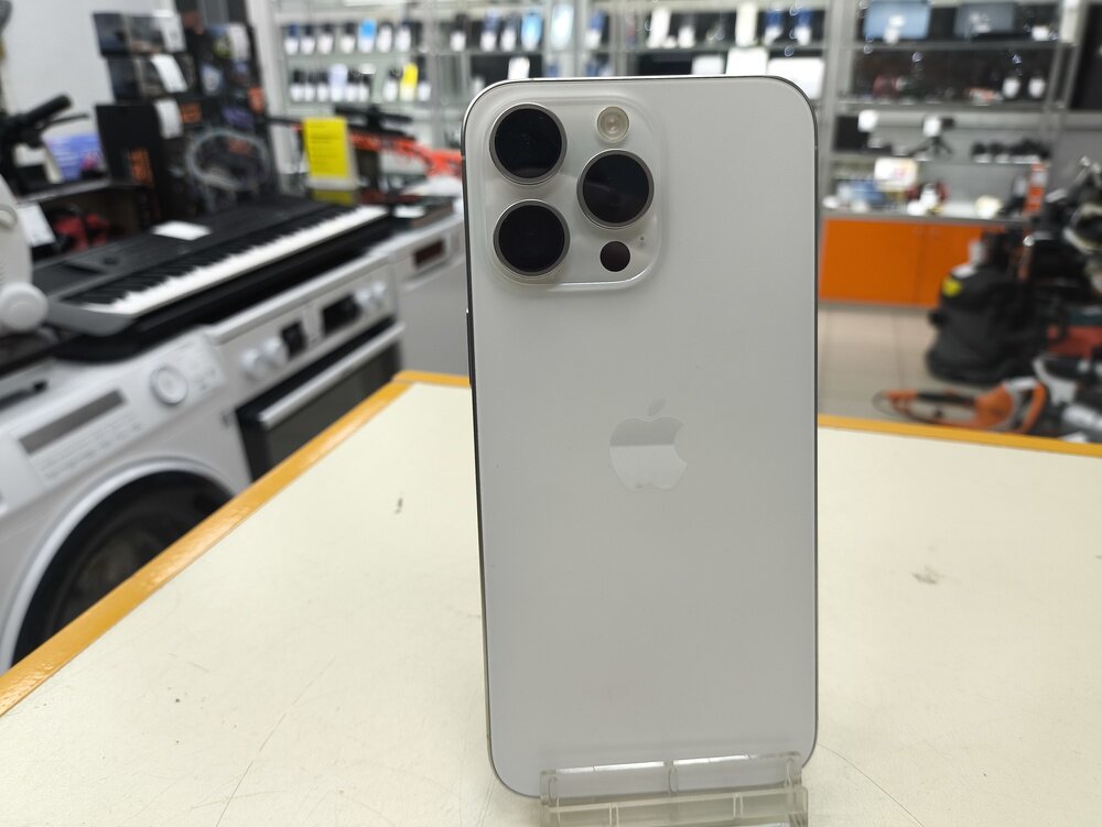 Смартфон Apple iPhone 15 Pro Max 256Gb White Titanium б/у с уценкой