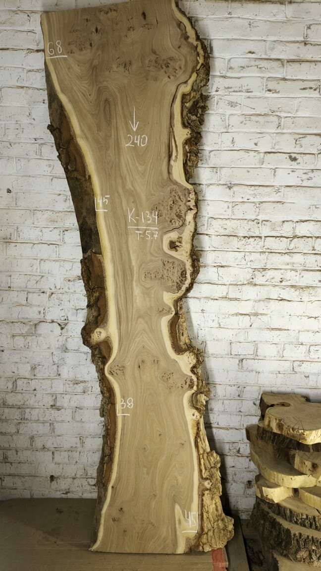 Красивый слэб дерева Карагач К134, выровнен в плоскости, влажность 8-10%