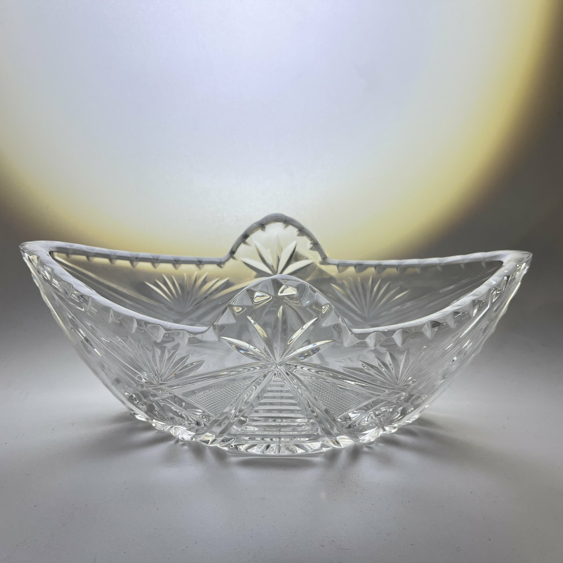 Салатник-ладья с геометрическим декором, хрусталь, пресс, СССР, 1970-1990 гг.