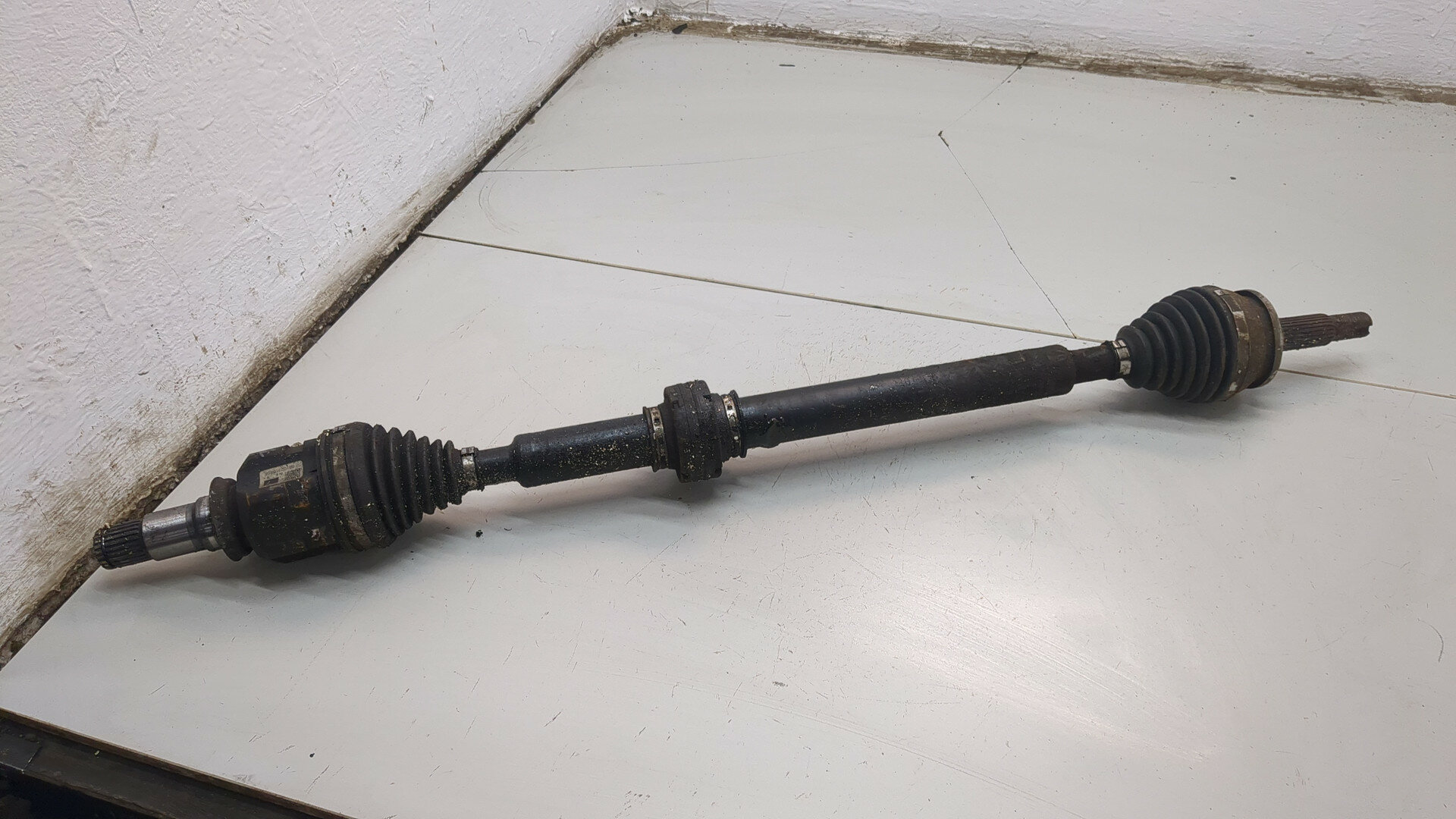 Полуось (вал, шрус) правая передняя Toyota Prius Б/У