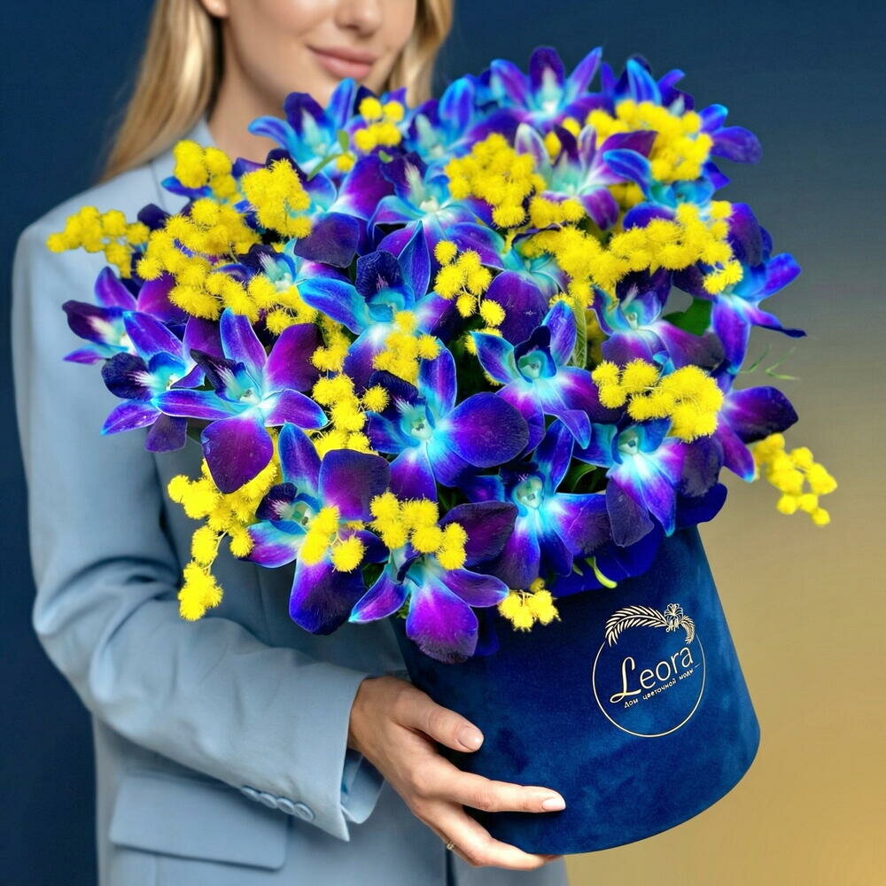 Букет Мимоза и орхидеи к 8 марта. Монобукет N3080. Дом цветочной моды леора