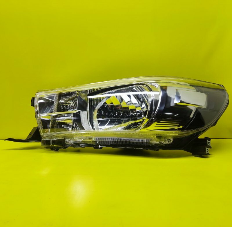 Фара левая Toyota Hilux (2015-2021) 2018