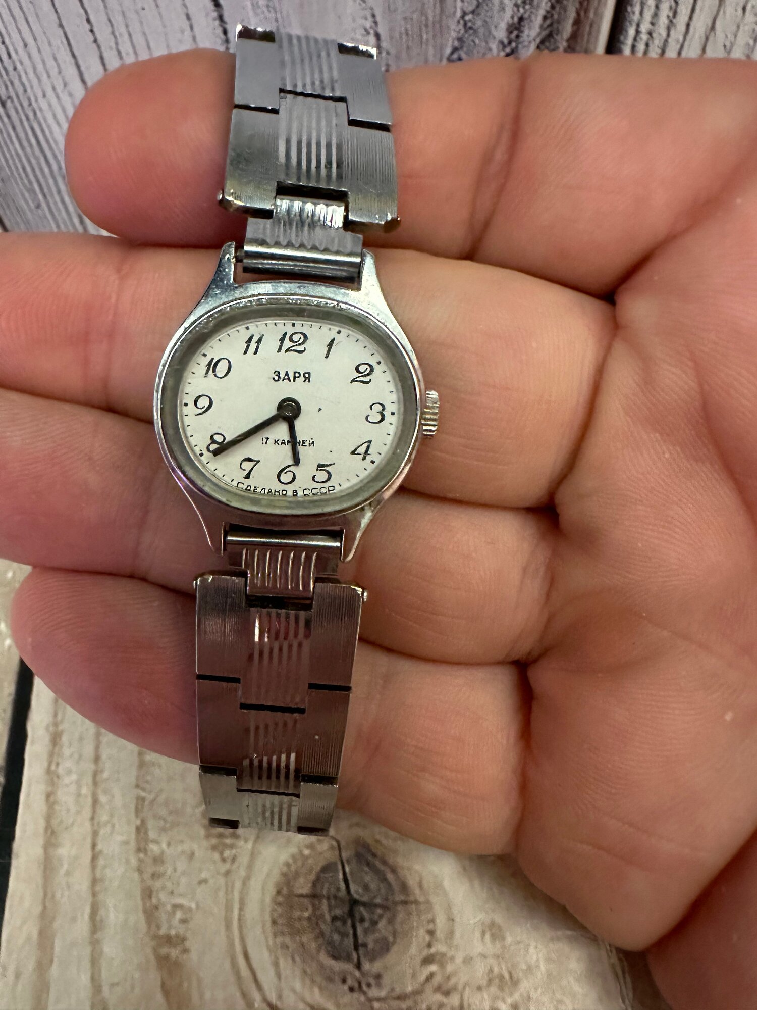 Часы Заря Механика женские Винтажные ссср 70 годы отличные