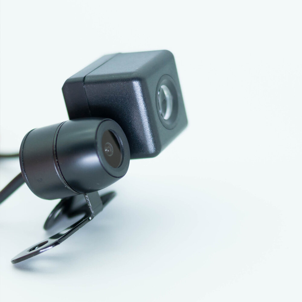 Мотоциклетный видеорегистратор с двумя камерами