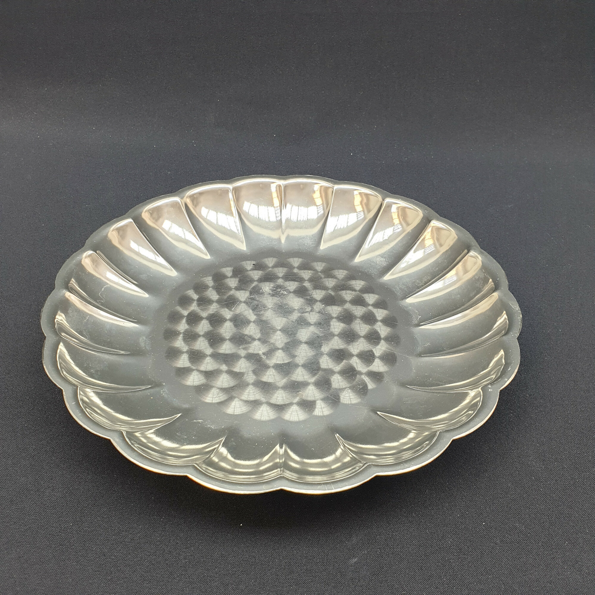 Винтажный поднос на ножках 26 см, нержавейка. СССР.