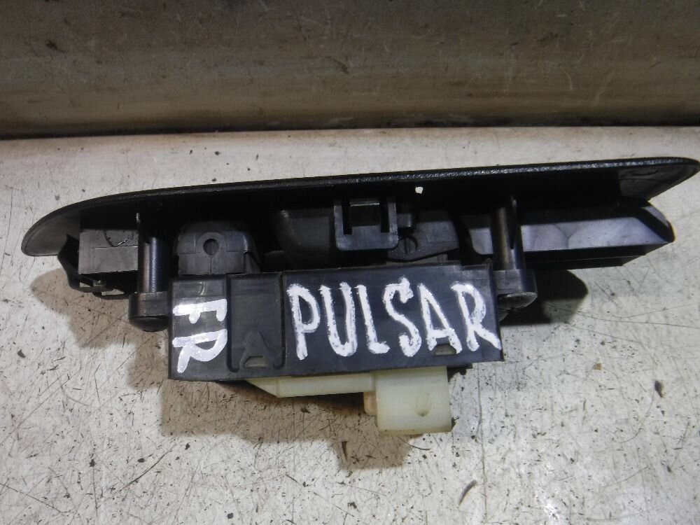 Блок управления стеклоподъемниками Nissan Pulsar