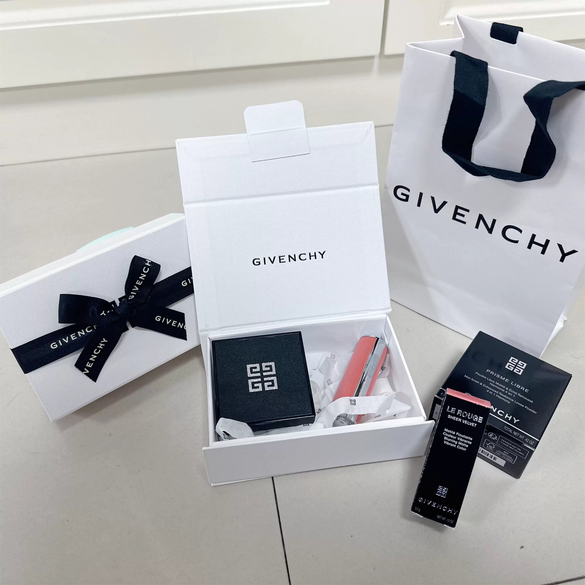 GIVENCHY Мини прямоугольный подарочный ящик с сумкой-ручкой, размеры 15x10x5 см для маленьких наборов помады