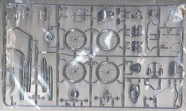 Сборная модель мотоцикла Tamiya 1:12 Yamaha XV1600 RoadStar Motorcycle model kit, пластиковая, для сборки и покраски — фото 1