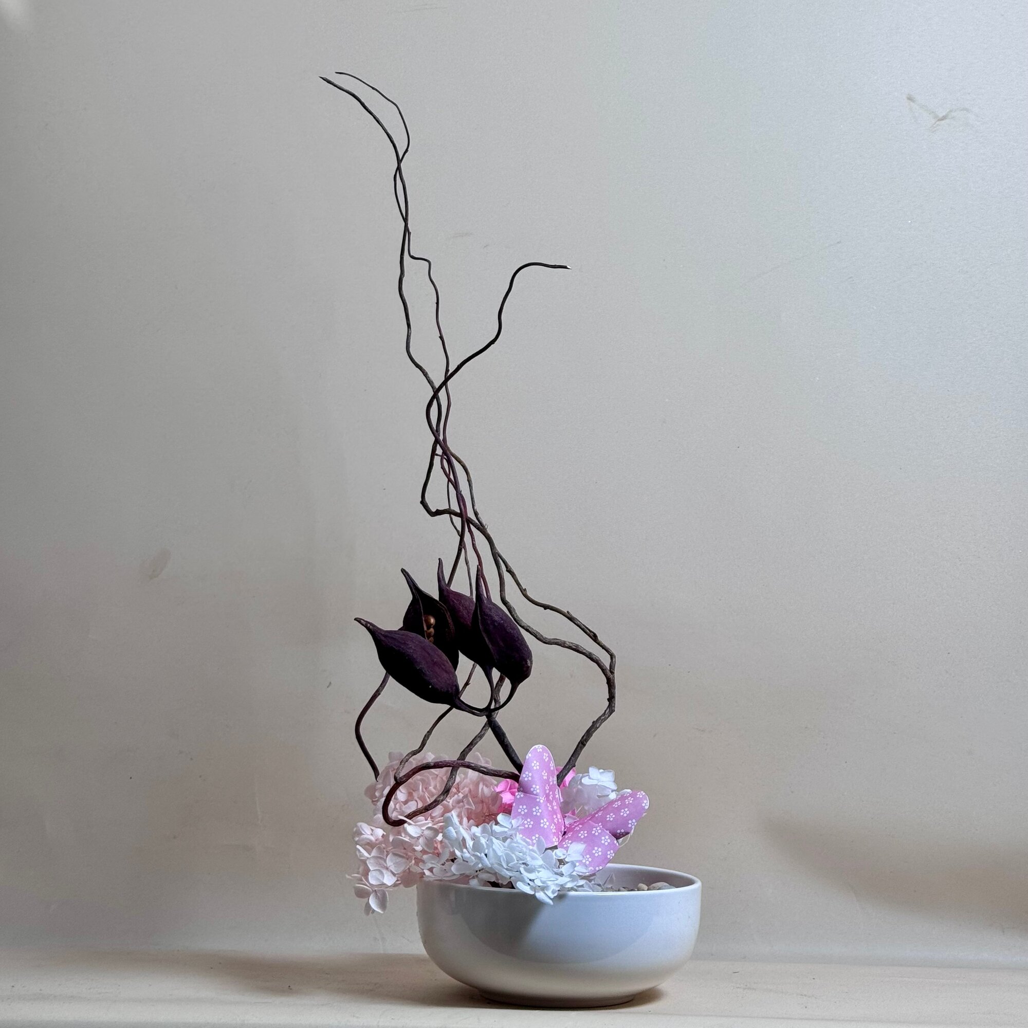 Икебана «Касуми» из стабилизированных растений, в керамической вазе