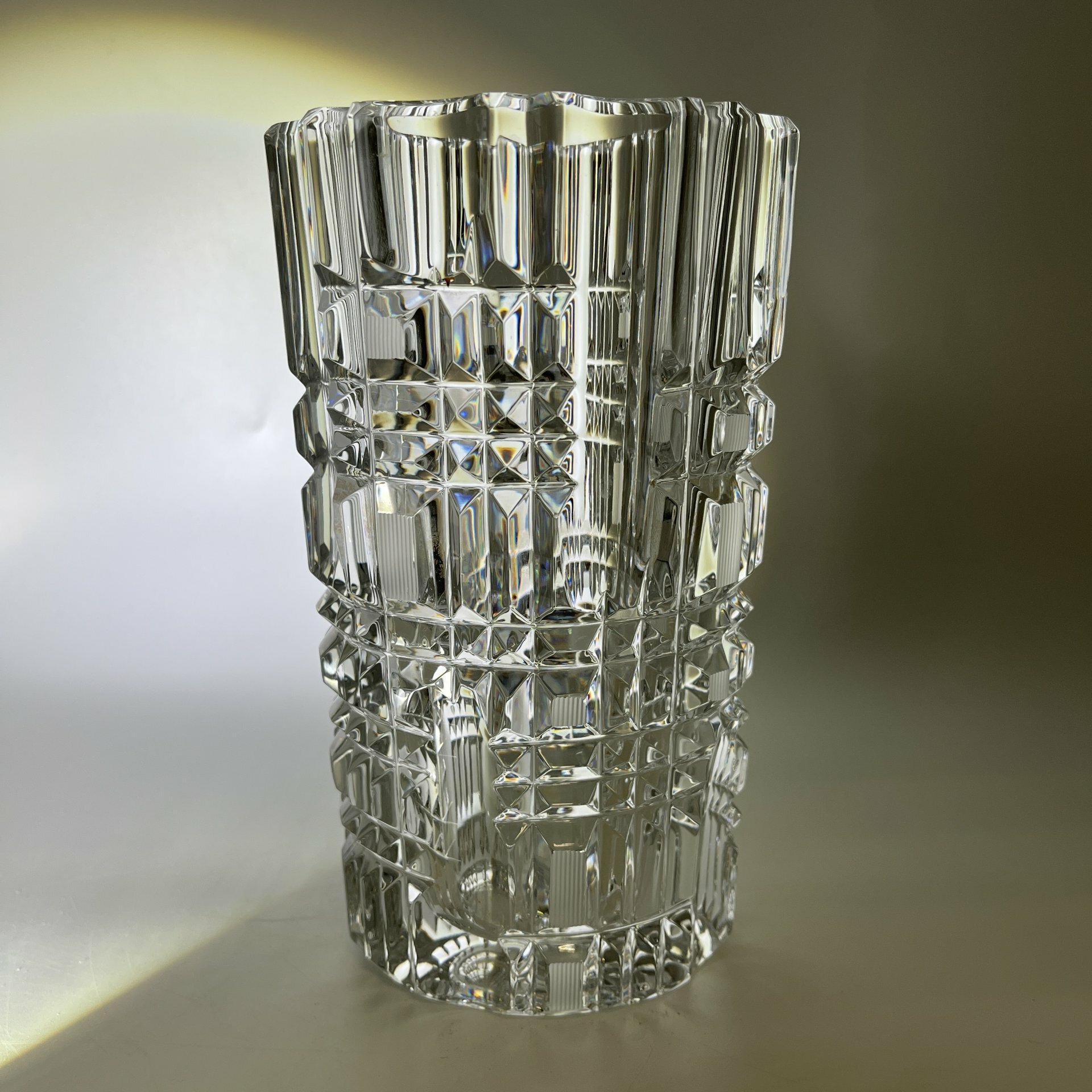 Ваза "Тюльпан", автор Х. М. Пыльд, хрусталь, прессование, свободное моделирование