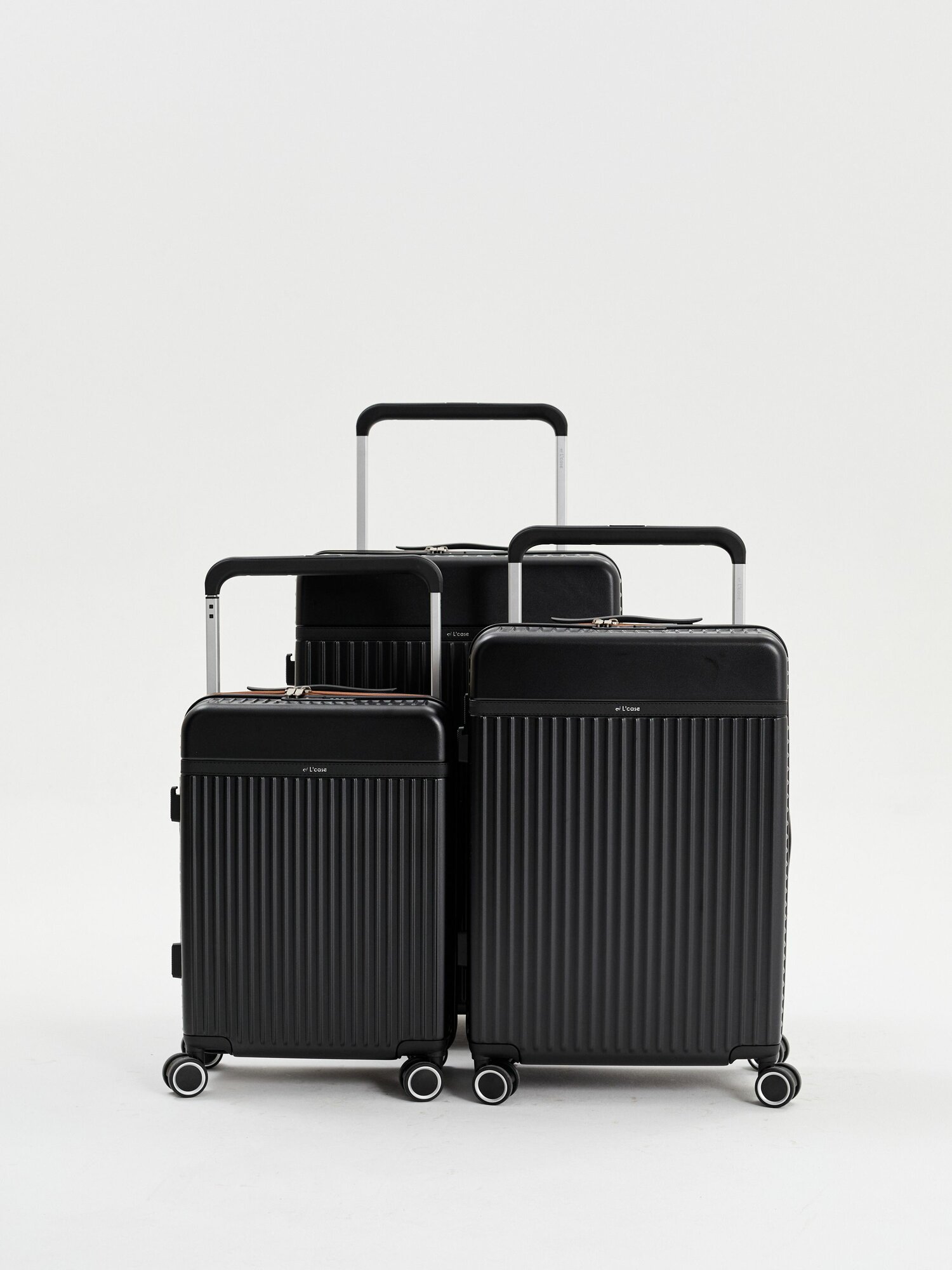 Комплект чемоданов 