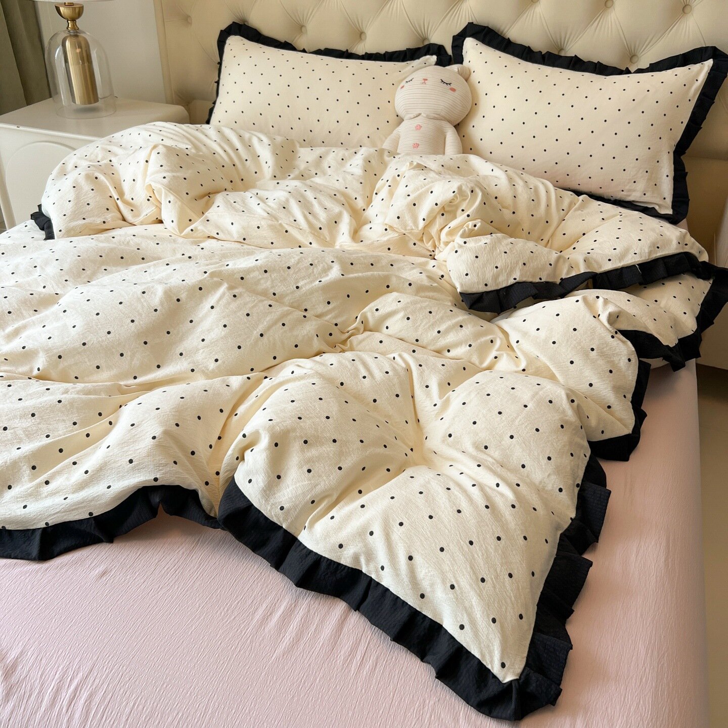 Новая модель 2026 года: четырехпредметный комплект из двухслойной марли с черным кружевом, комплект из четырех предметов из стираного хлопка, включает простыню, натяжную простыню и пододеяльник, подходит для машинной стирки.