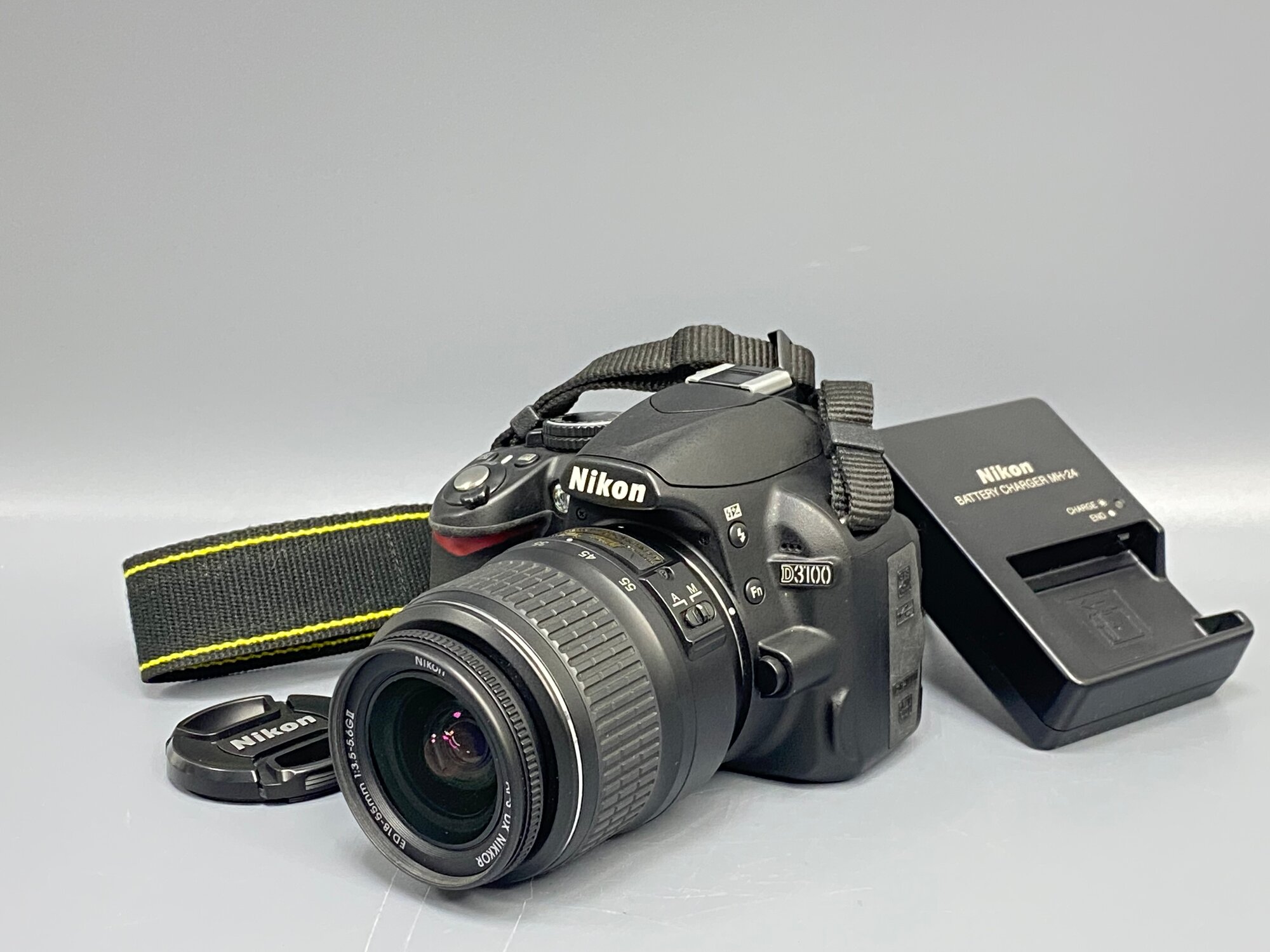 Nikon D3100 kit 18-55mm 1600 кадров