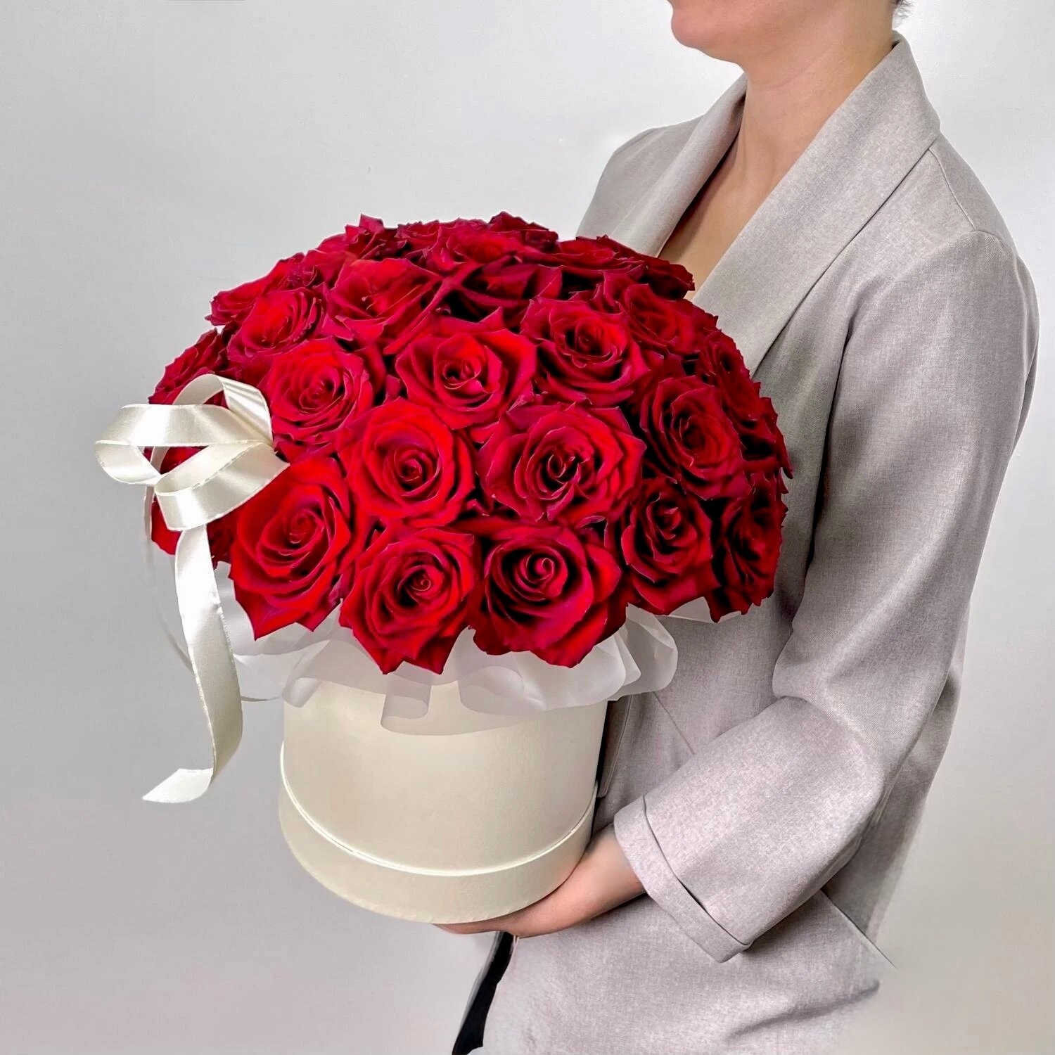 Букет "Композиция в молочной коробке", роза, красная, 25 шт.