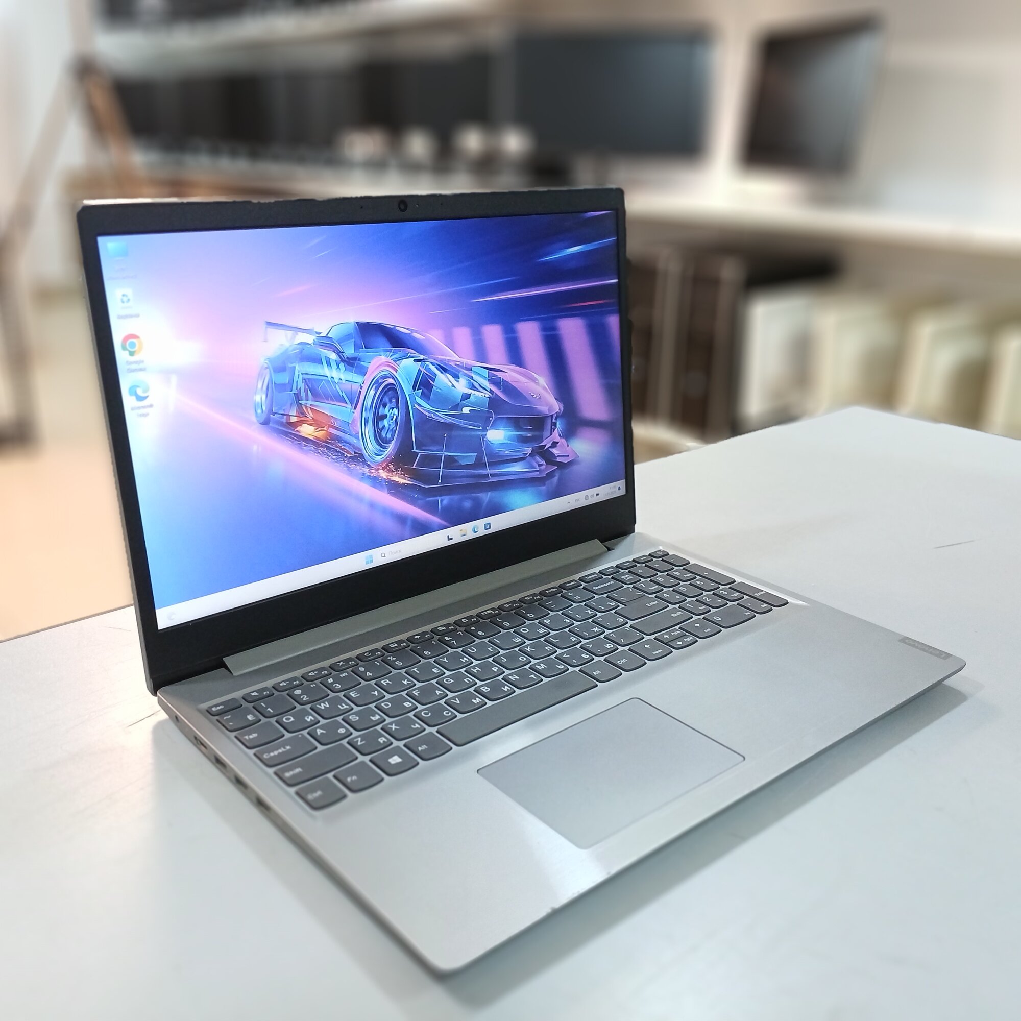 Ноутбук 15.6" Lenovo Intel Core i5-8265U, 8GB, SSD 120GB для работы