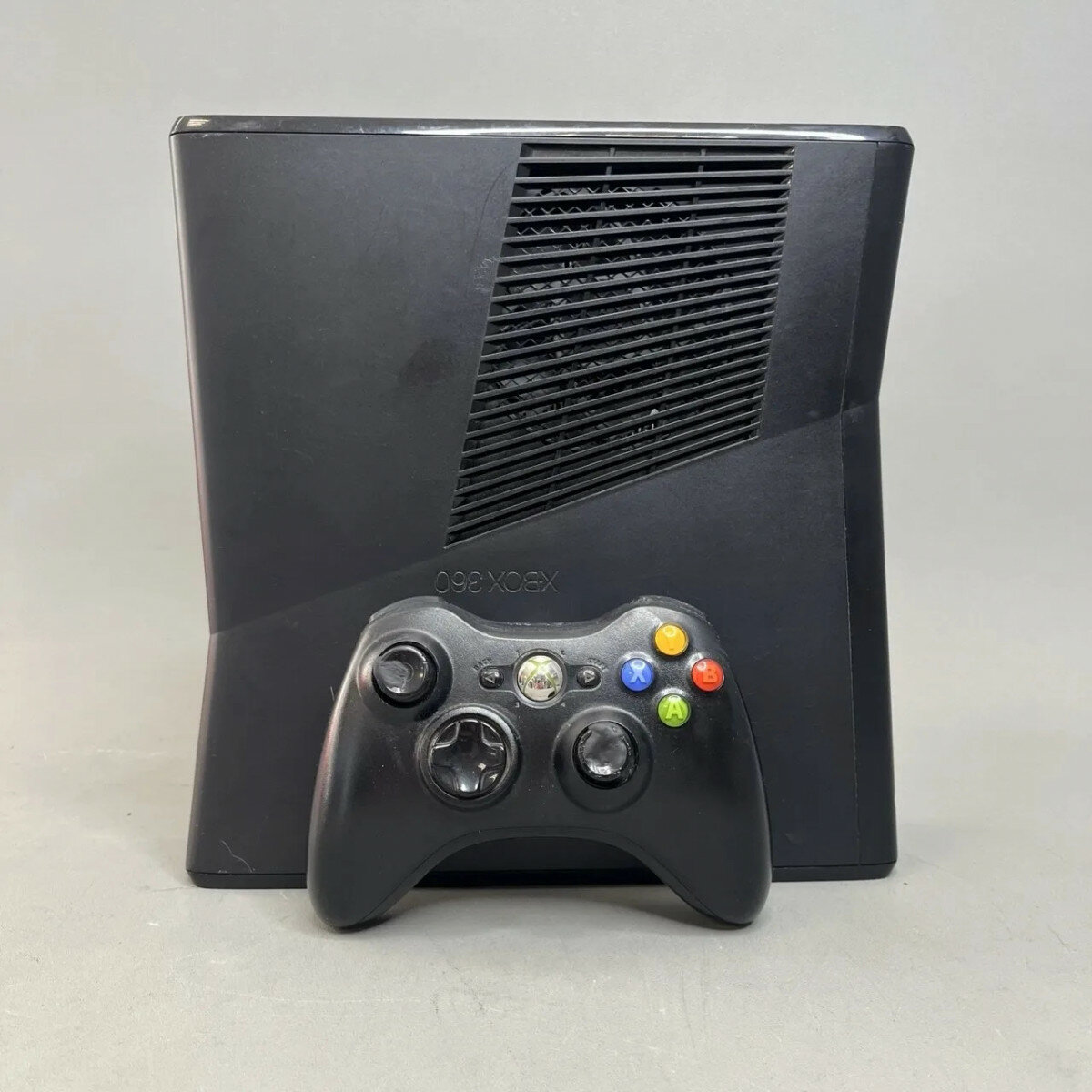 Игровая консоль Microsoft Xbox 360S 250 ГБ, черная