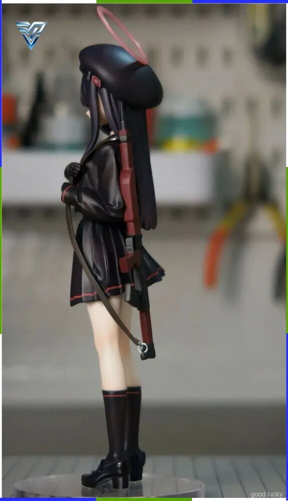 Фигурка Anime Girl из Apex Legends в школьной форме с оружием, 1 шт. Высота 20 см, материал: пластик — фото 1