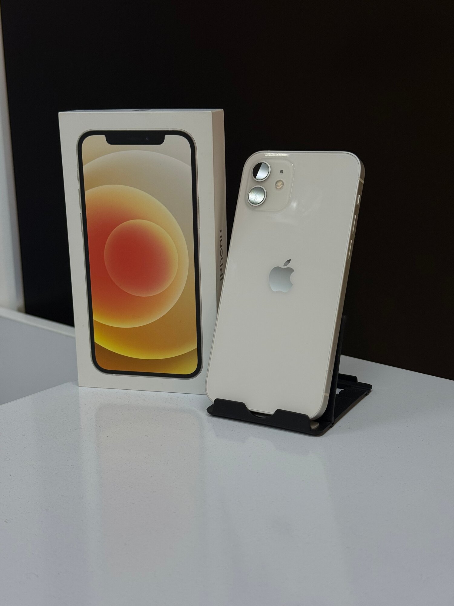 Смартфон Apple iPhone 12, OLED, 6.1", 4GB, 256GB, A14, NFC, белый, AS IS