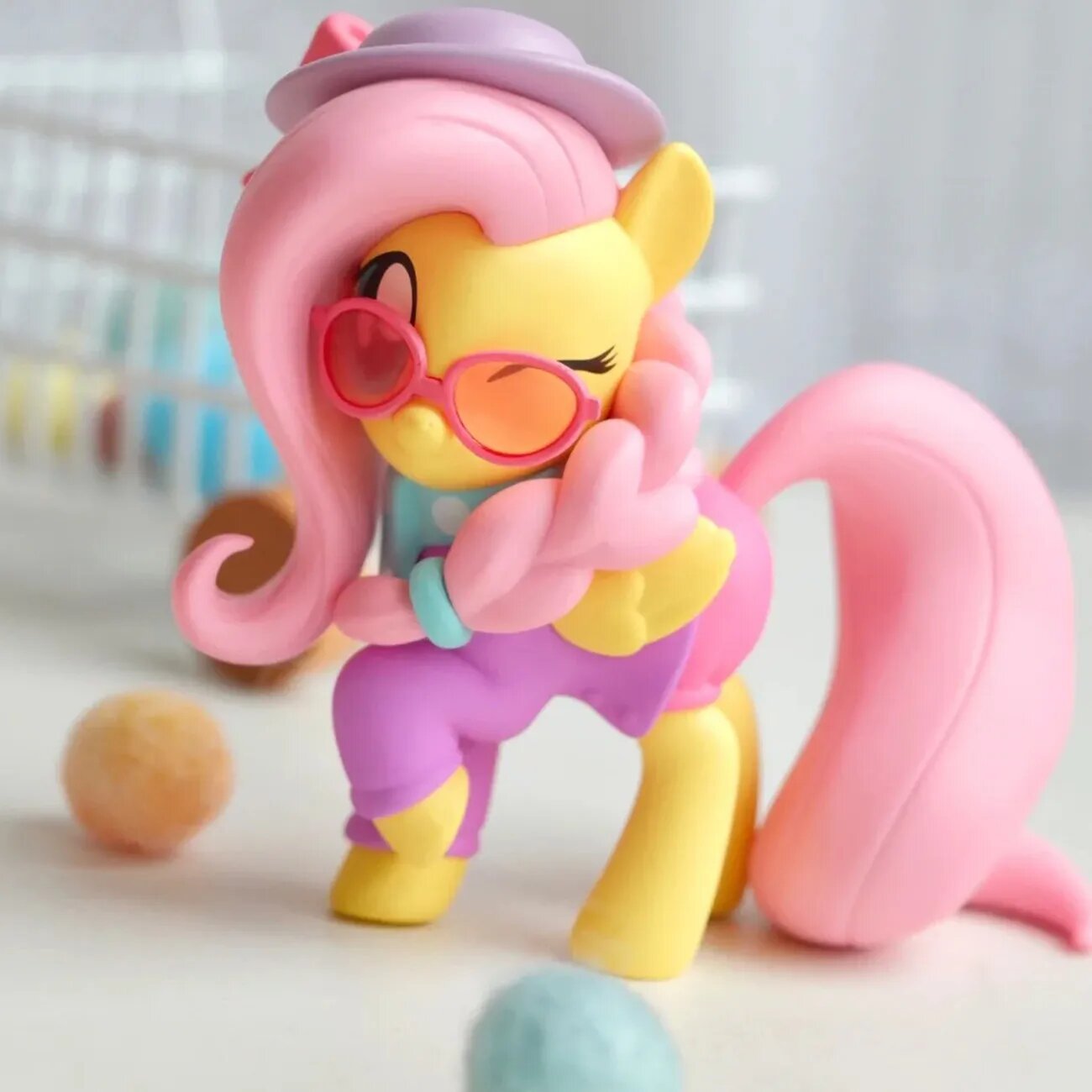 Коллекционная фигурка My Little Pony Fluttershy в очках и шляпе