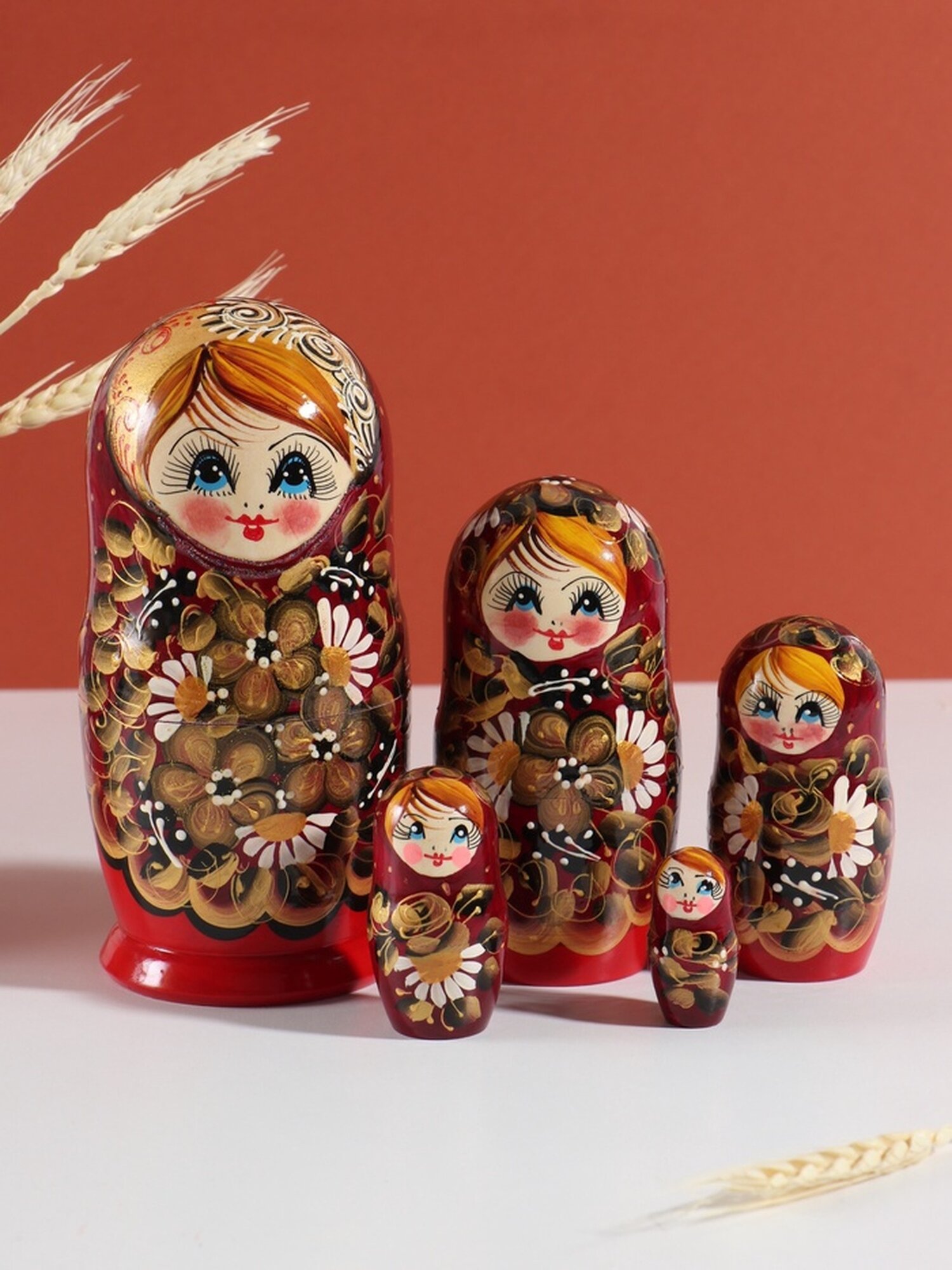 Матрешка Сима-ленд "Цветочная", ручная роспись, 19см, 5 кукол, красная