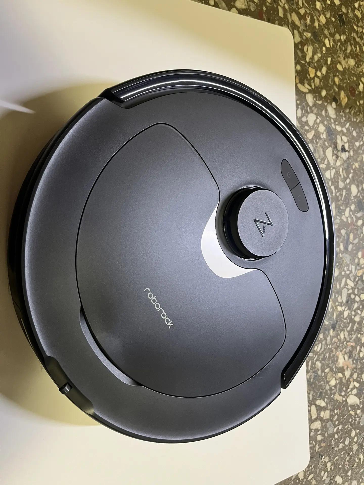 Робот-пылесос Roborock Qrevo Черный с функции влажно уборки — фото 1