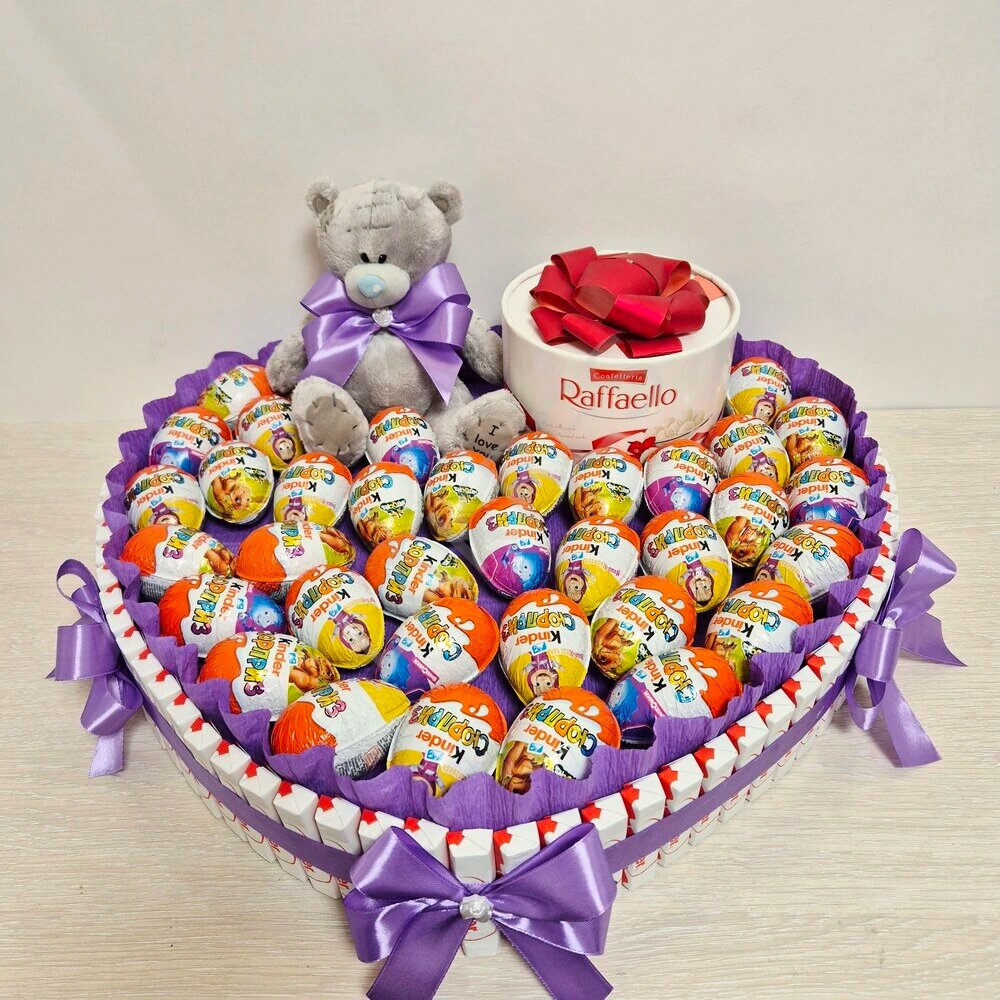 Подарочный набор LAKRES "Сердце из Киндеров и раффаэлло" Диаметр 50 см