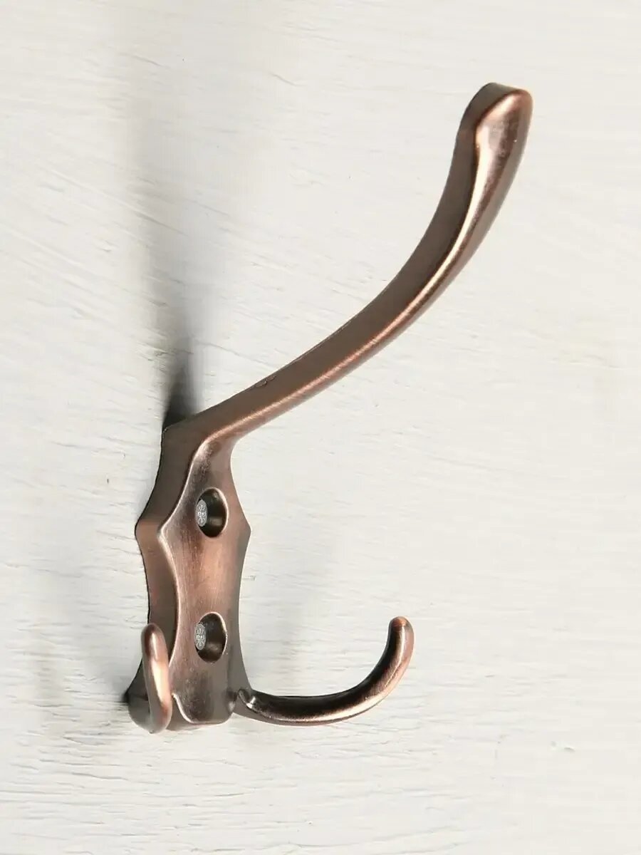 Крючок настенный мебельный трехрожковый